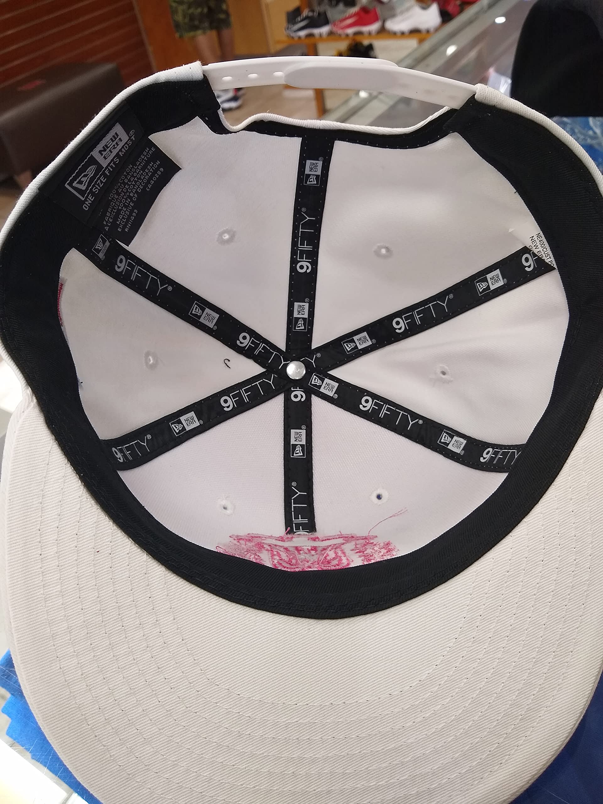 Dominican Republic Embroidered Shield and Flag Snap BackCap (White/Pink)