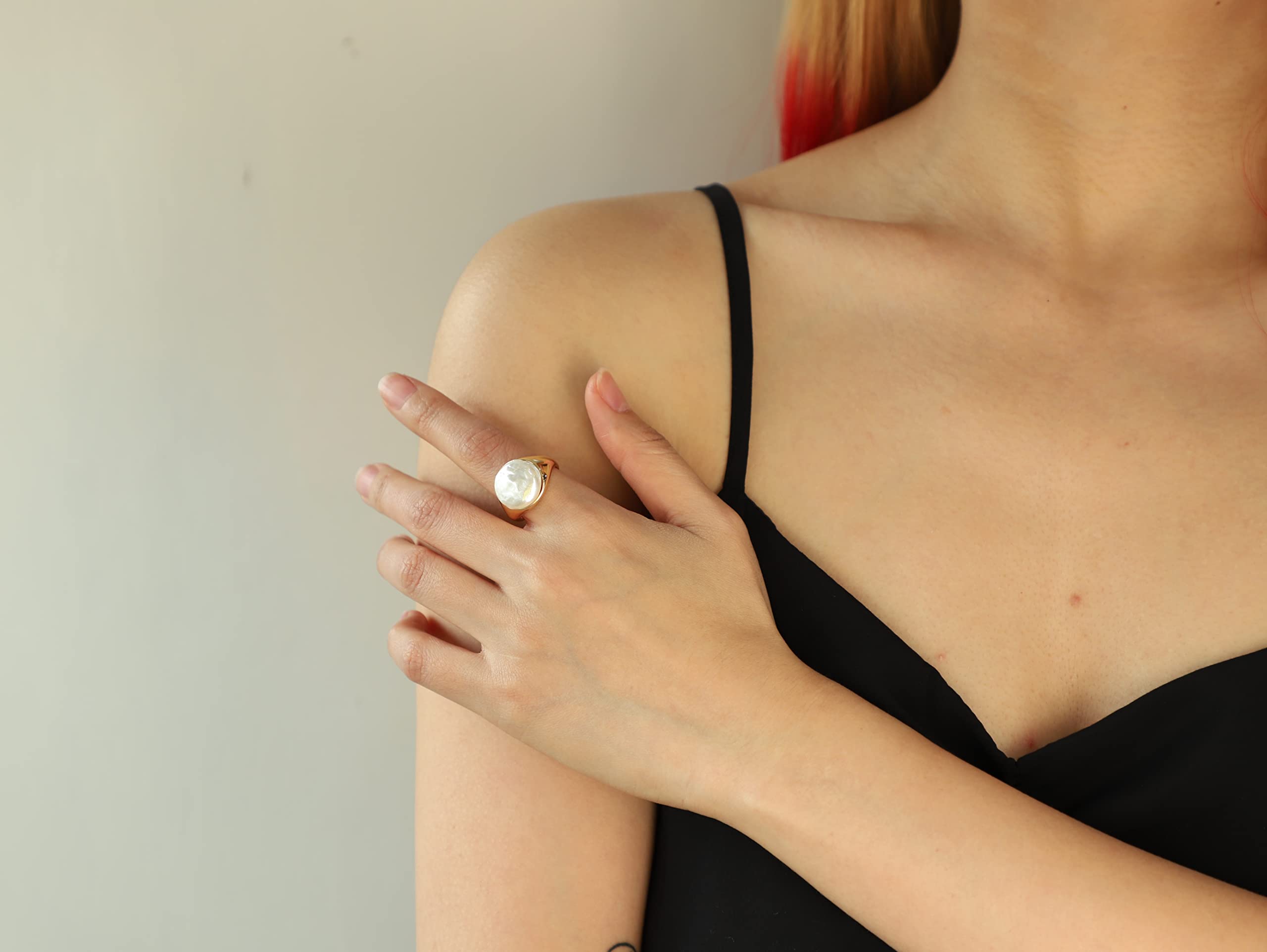 Donabus Statement Signet Ring, Cocktail Ring, Organic Pearl Ring with Hammered Metal, 90's Transperant Resin Ring, Gold Signet Ring (A)