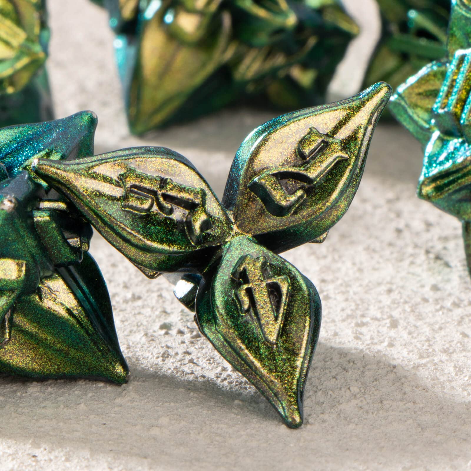 KERWELLSI Metal DND Dice Set, 7 Piece D&D Dice Set, Green Dungeons and Dragons Dice, Polyhedral Dice, RPG Role Playing Dice, D and D Dice with Box D20 D12 D10 D8 D6 D4
