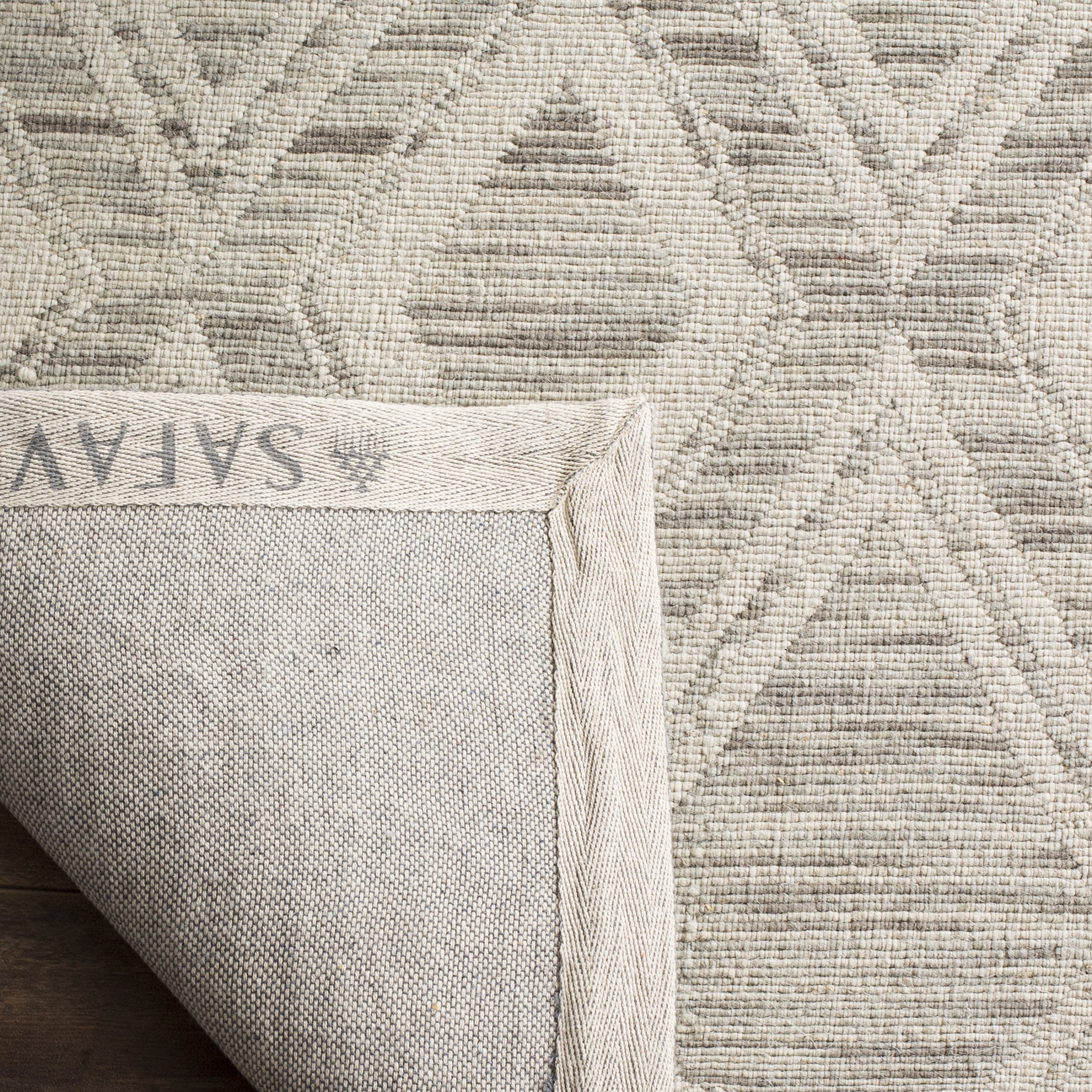 SAFAVIEH Marbella Collection Accent Rug - 4' x 6', Light Brown & Ivory, Handmade Wool, Ideal for High Traffic Areas in Entryway, Living Room, Bedroom (MRB312C)