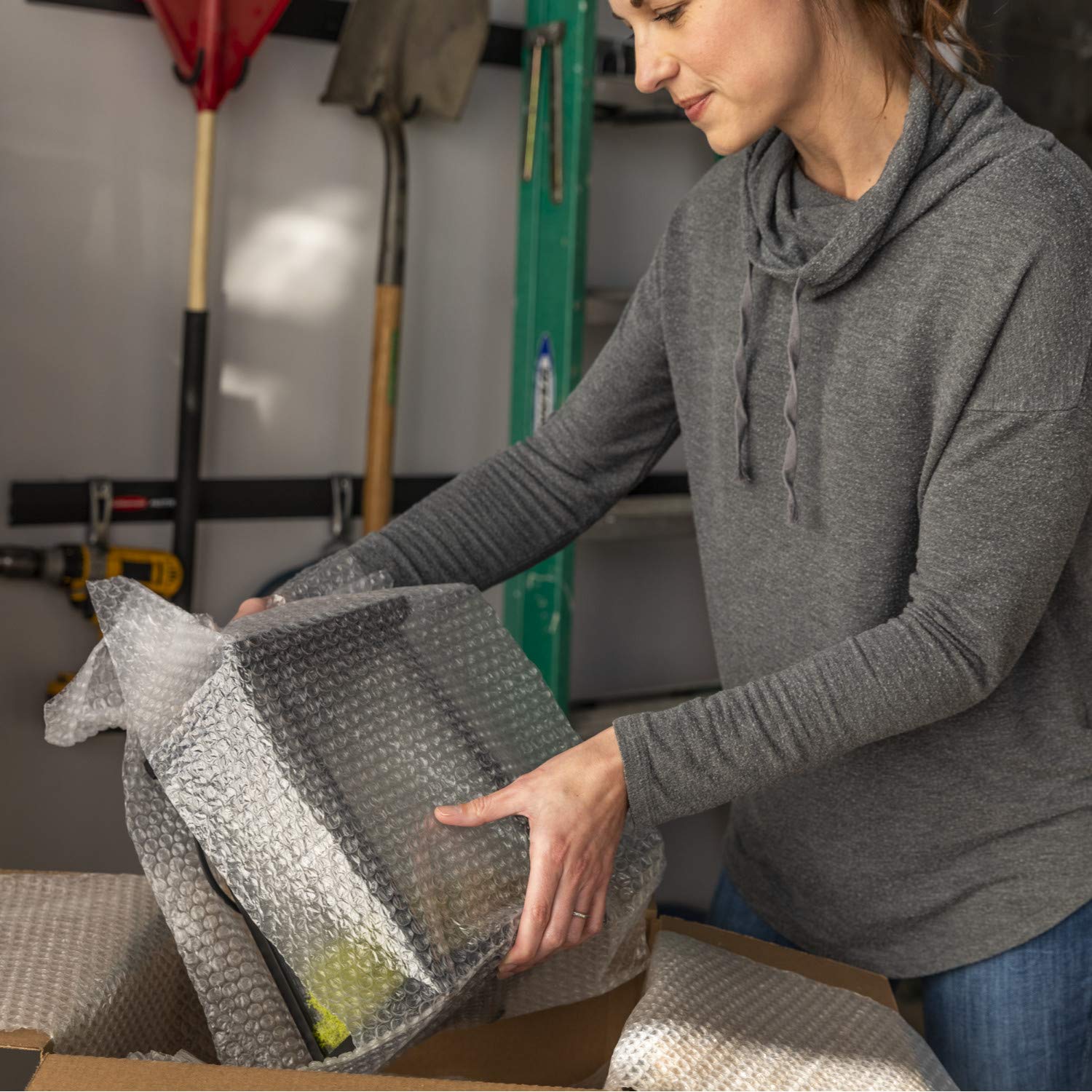 Duck Brand Bubble Wrap Roll, Original Bubble Cushioning, 12" x 60', Perforated Every 12" (1061835), Clear