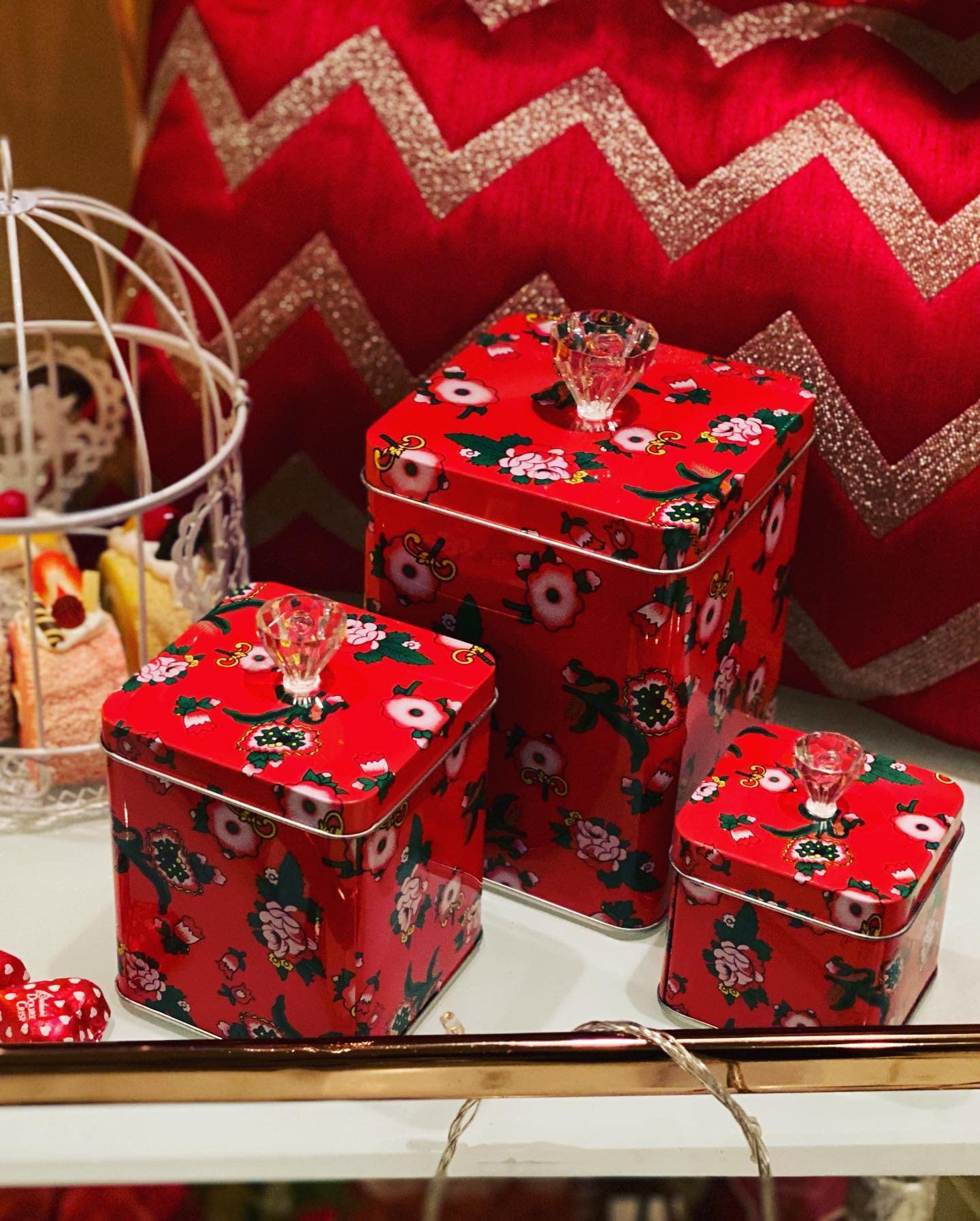 hadaaya Square Red Tin Can Empty Cube Steel Box Storage Container with Crystal Knob for Powder Treats, Gifts, Favors, Loose Tea, Coffee and Crafts, Mini Portable Small Storage Kit, Valentine Day Gift
