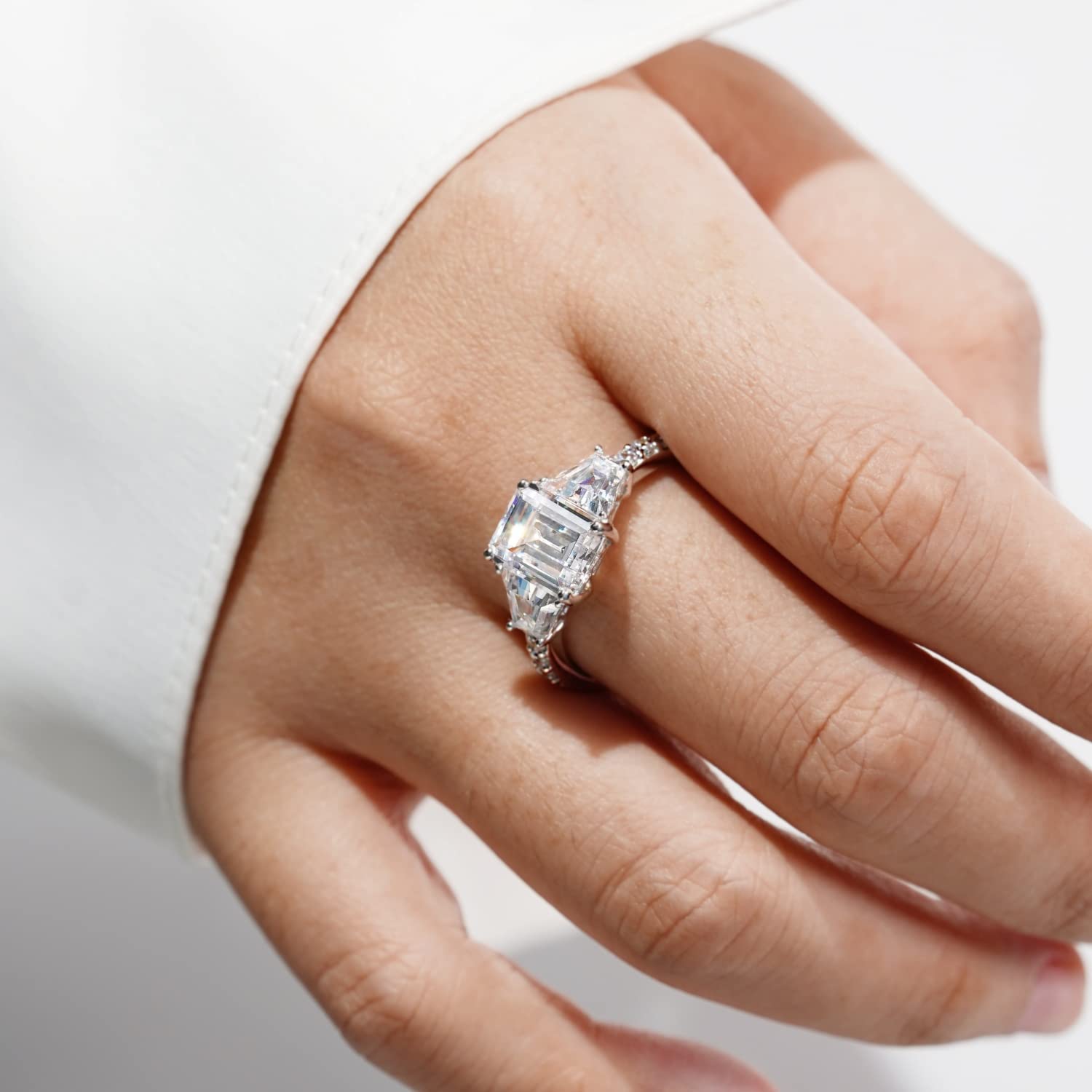 DIAMONBLISS Trapeze & Emerald Cut Ring 925 Sterling Silver Prong Set Engagement Ring Band | 5.00 Carats Cubic Zirconia CZ Simulated Diamond (8)