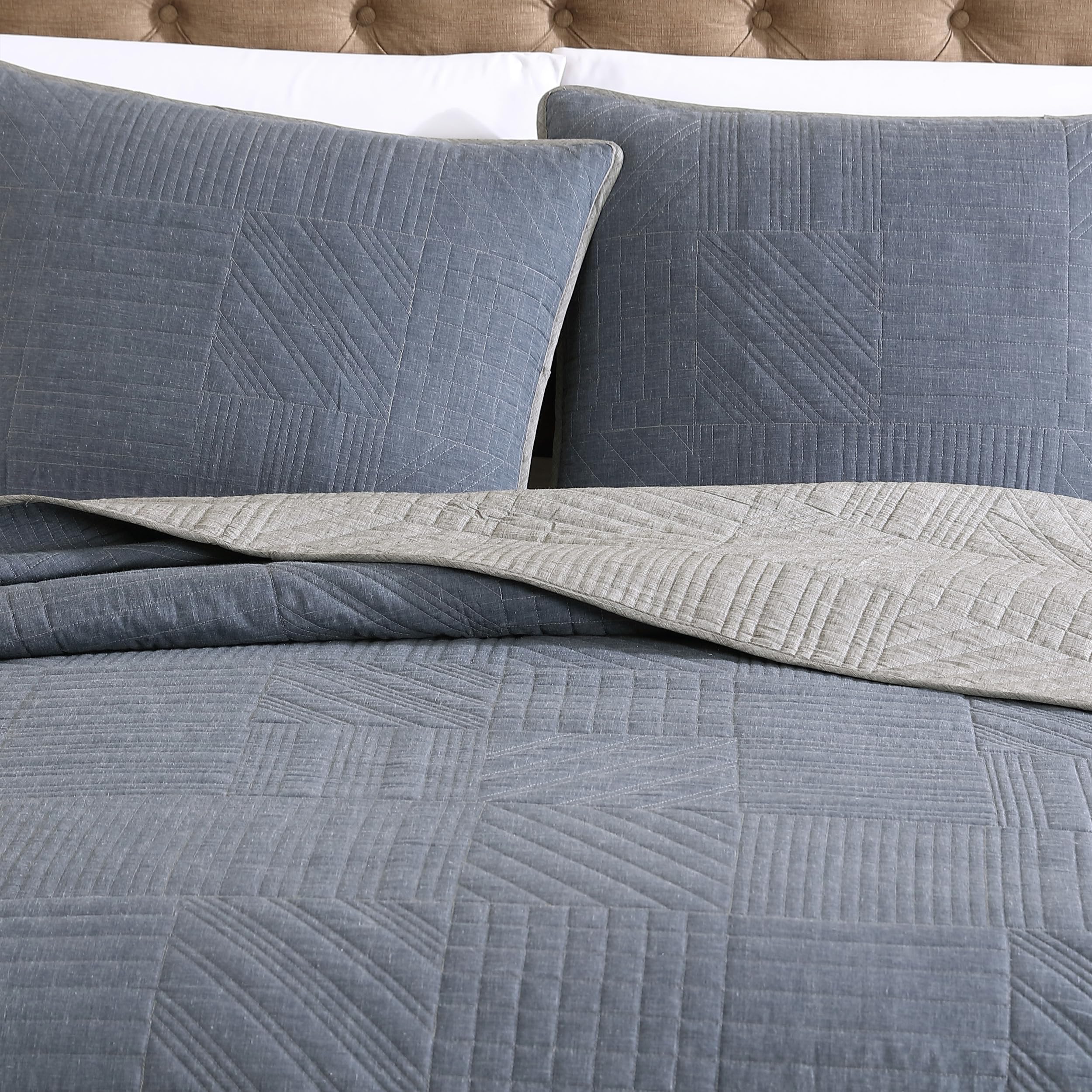 Eddie Bauer - Twin Quilt Set, Reversible Bedding with Matching Sham, Lightweight Home Decor for All Seasons (Hidden Lake Blue, Twin)