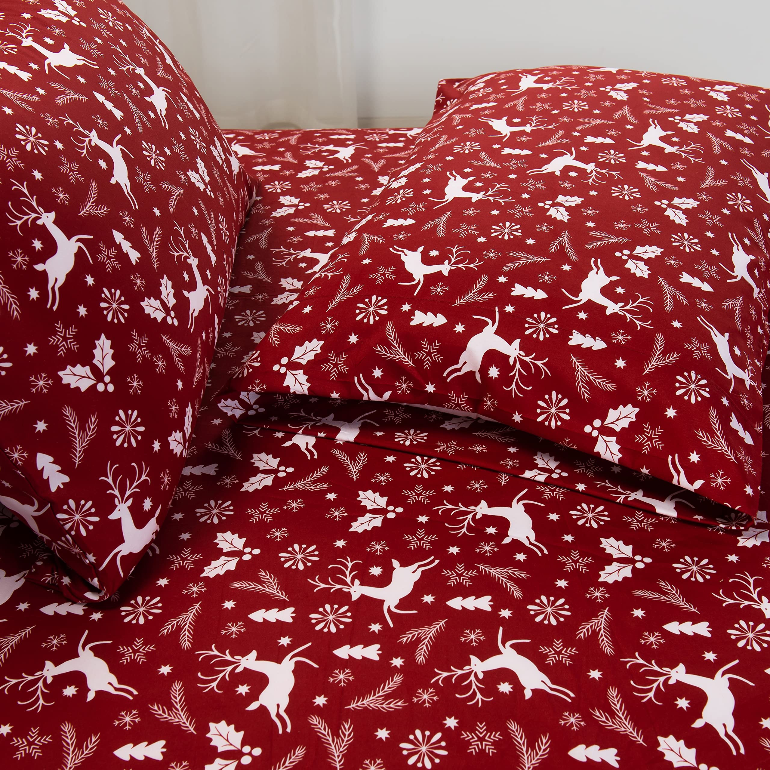 Elegant Comfort Luxury Soft Bed Sheets Holiday Pattern 1500 Premium Hotel Quality Microfiber - Softness Wrinkle and Fade Resistant (6-Piece) Bedding Set, Queen, Burgundy Reindeer
