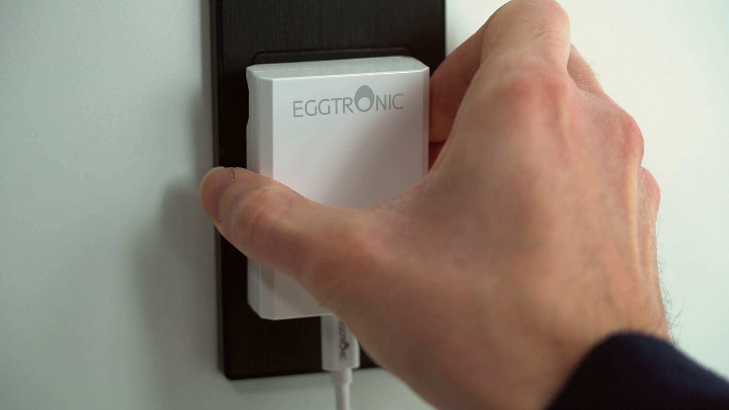 Eggtronic PAWH65 Sirius Compact Portable AC 65 Watt Universal Smart Electronic Device USB Adapter Wall Charger, White