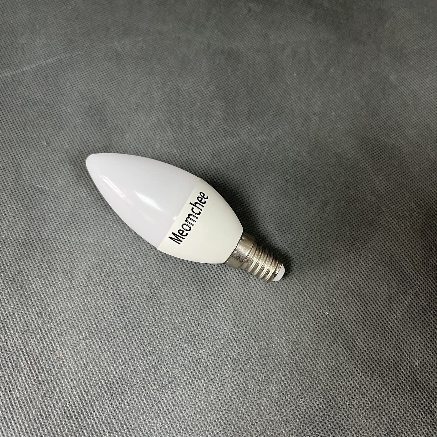 Meomchee Lamp bulbs, Daylight White 5000K, 6W Chandelier Light Bulbs 600 Lumens, B11 Candle lamp with Decorative Candelabra Base, Non-Dimmable