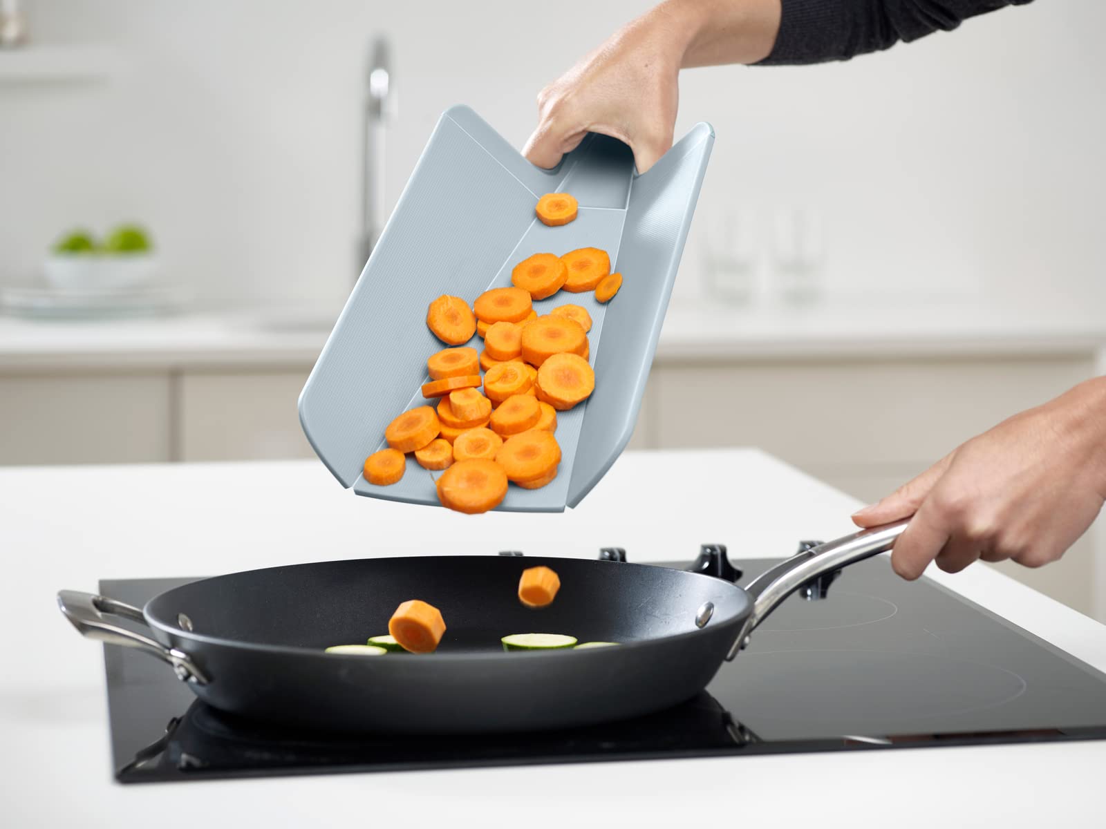Joseph Joseph 981003 Chop2Pot Plus Foldable Plastic Cutting Board, Small, Sky
