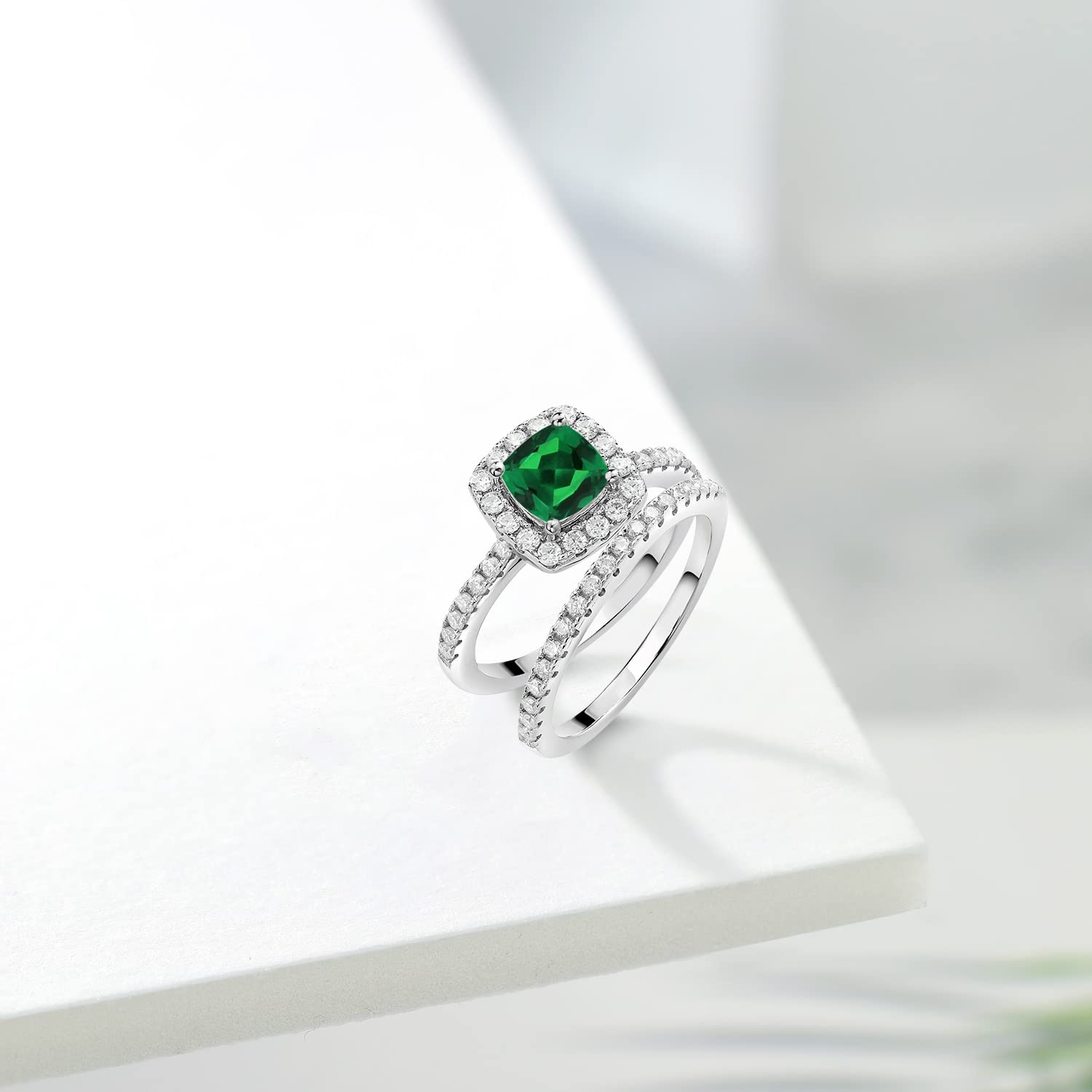 Gem Stone King 925 Sterling Silver Cushion Green Nano Emerald and White Moissanite Wedding Engagement Ring Band Bridal Set For Women (1.52 Cttw, Available In Size 5, 6, 7, 8, 9)