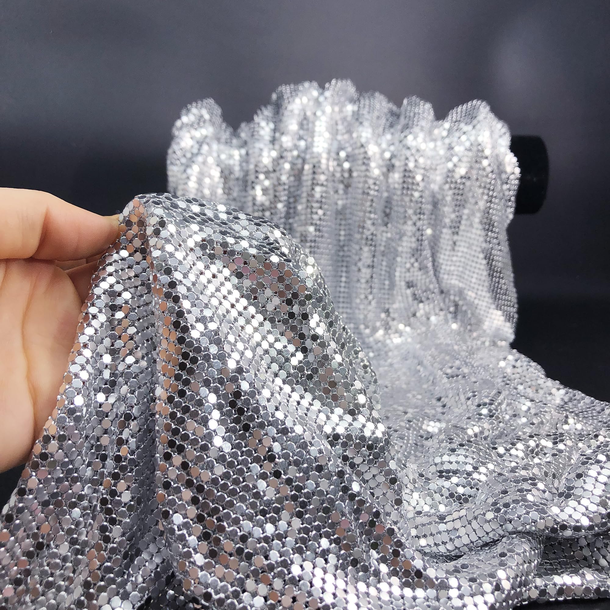 OQINGNA 45x40cm Sparkly Metal Mesh Fabric Chainmail Jewelry Metallic Cloth Sequined Craft Fabric Cuttable for Clothing Bag Making Party Shoes Decorations Accessories (Silver 45x40cm)