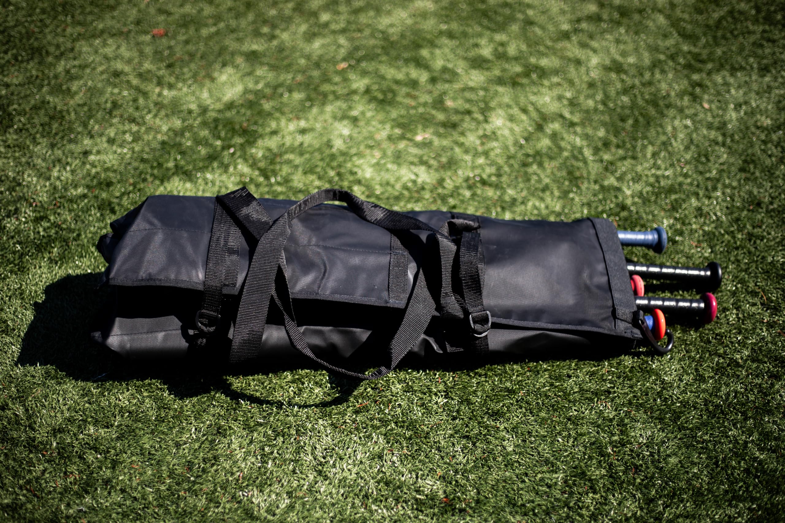 Easton | TEAM HANGING BAT BAG | Holds 10 Baseball / Softball Bats | Includes 3 Fence Hooks + Travel Straps