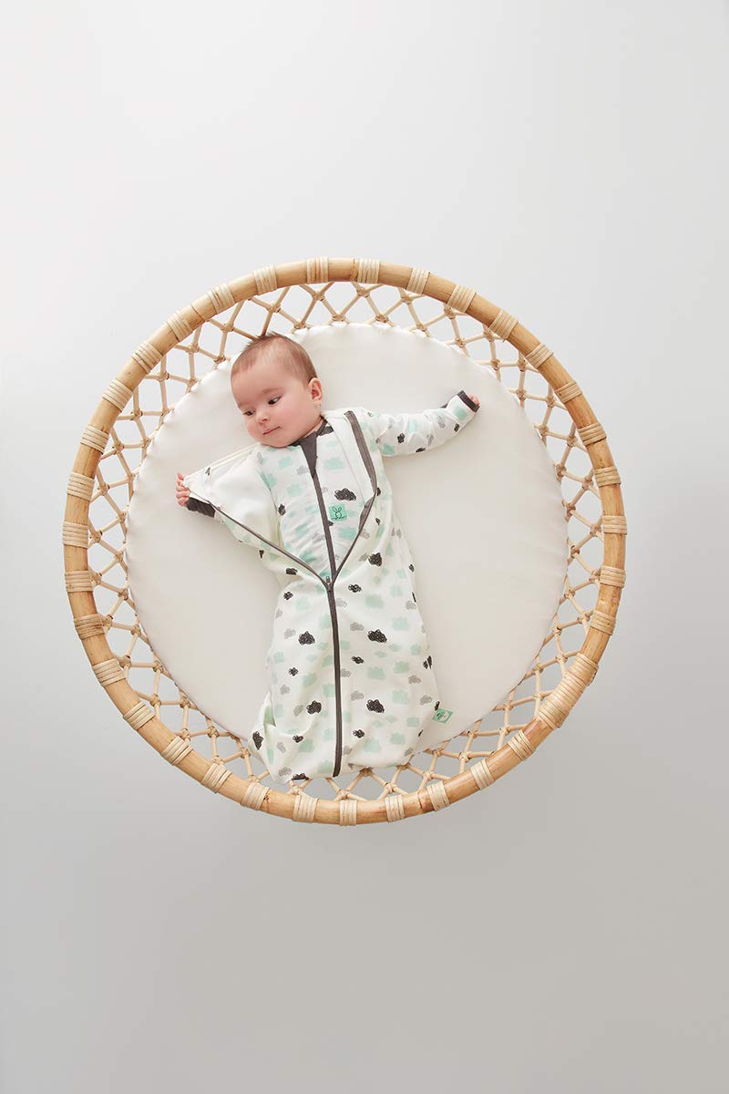 ergoPouch 1 tog Cocoon Swaddle Bag- 2 in 1 Swaddle Transitions into arms Free Wearable Blanket Sleeping Bag. 2 Way Zipper for Easy Diaper Changes (Clouds, 3-12 Months)