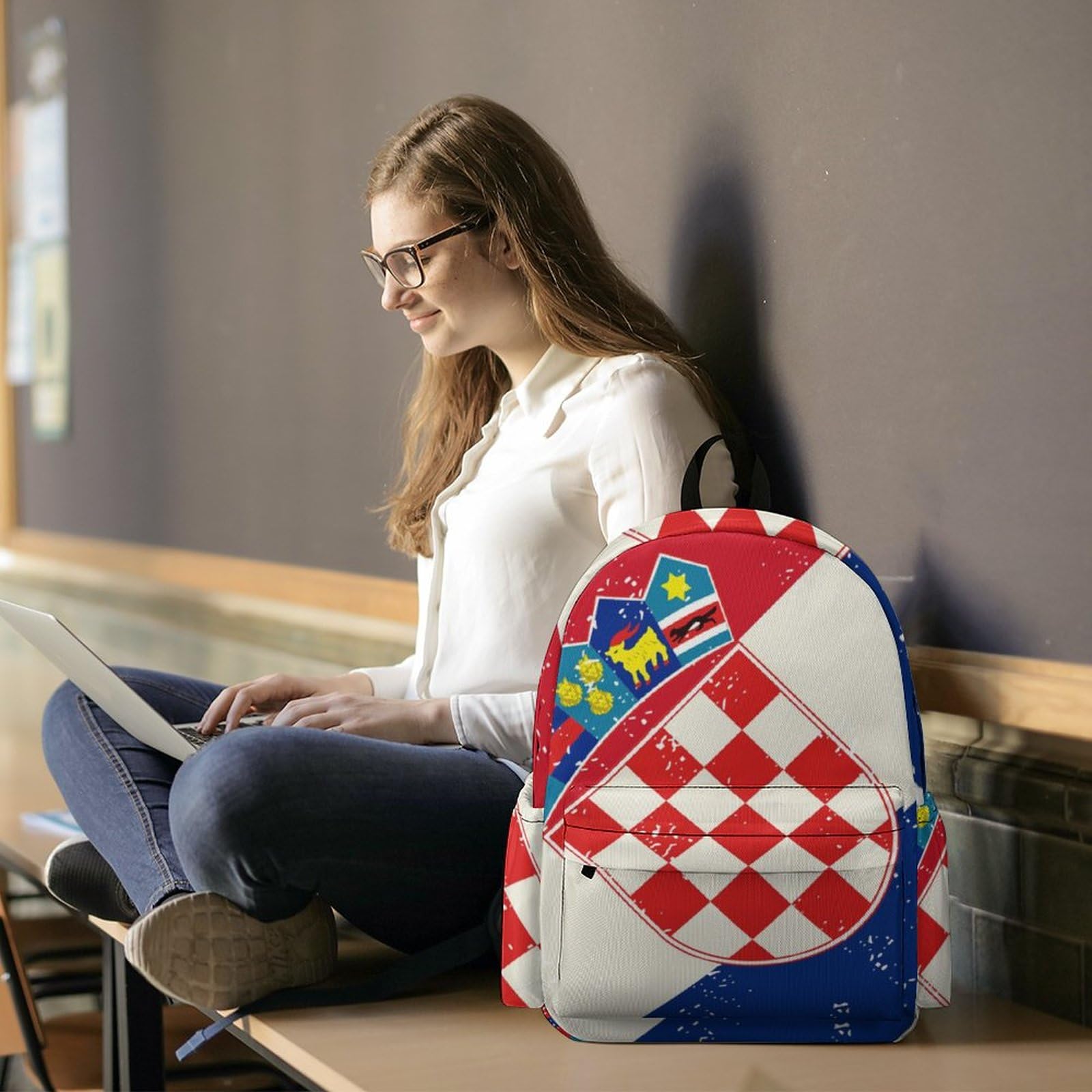 Florally Novelty Backpack Casual Anti-Theft Laptop Backpack Compatible with Croatian Grunge Flag, Lightweight Outdoor Shoulder Daypack Great Gift for Men Women