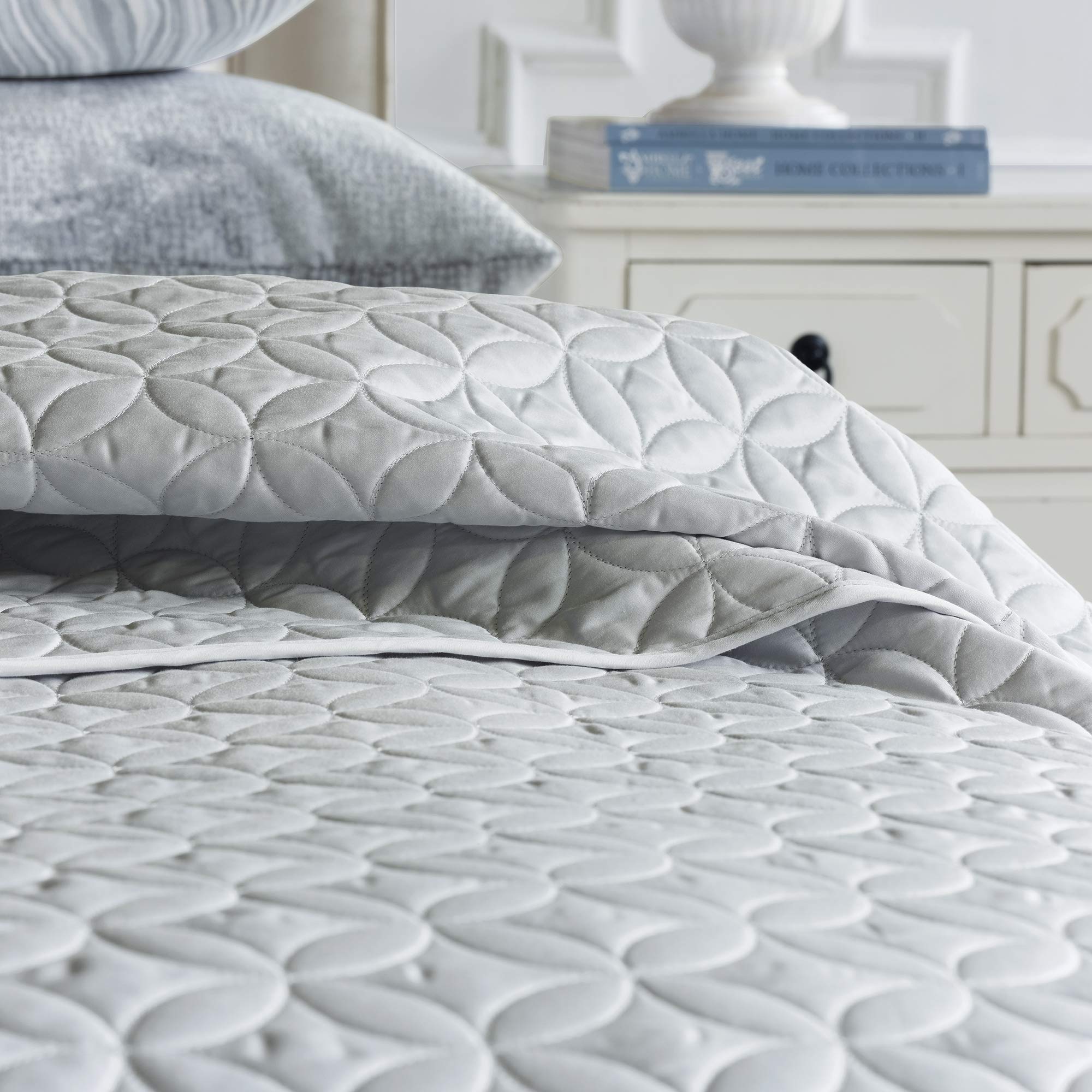 Eastern Accents Torro Luxury Geometric Queen, Silver Coverlet, King