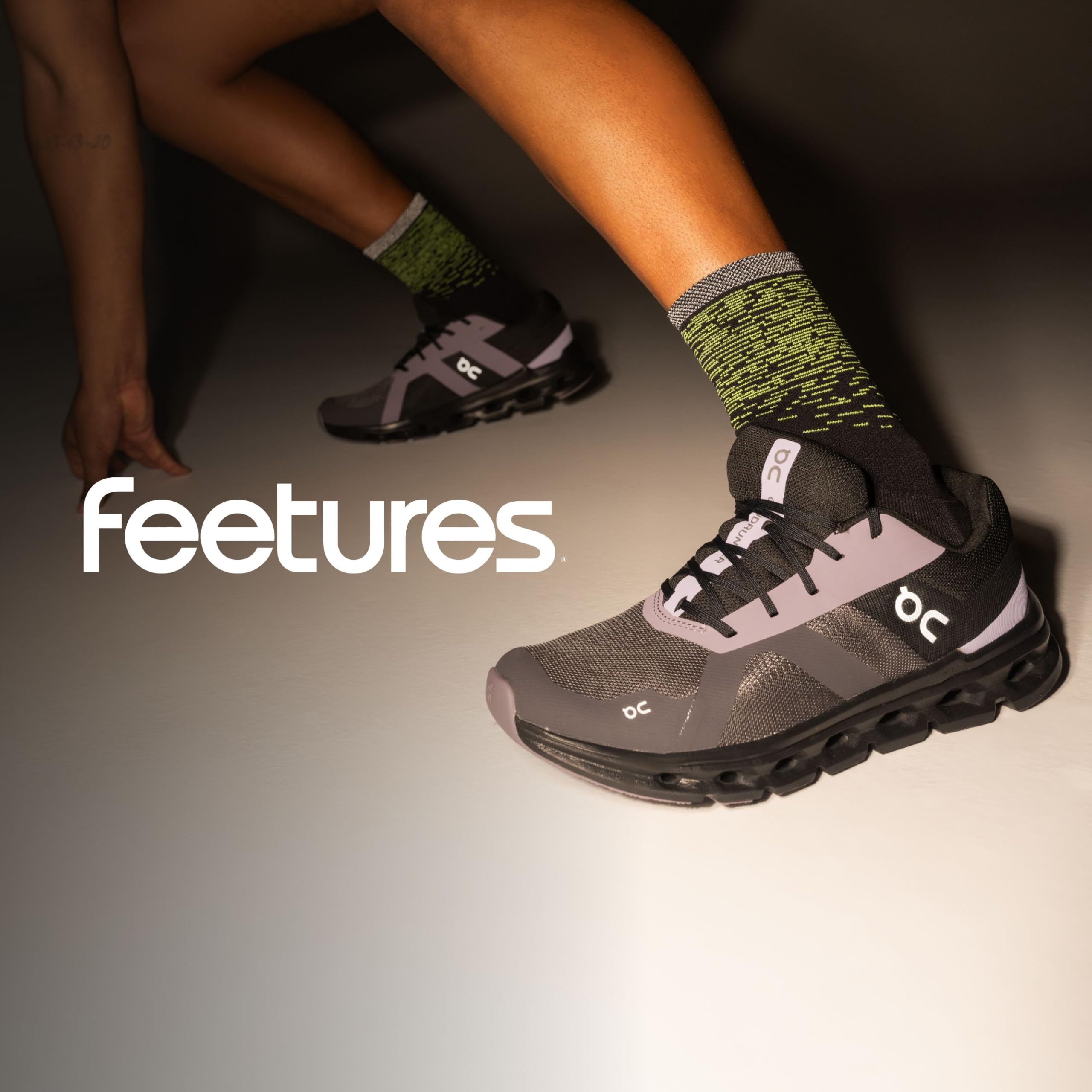 Feetures Elite Ultra Light Cushion Mini Crew Sock - Sport Sock with Targeted Compression - Large, Ascent Green (1 Pair)