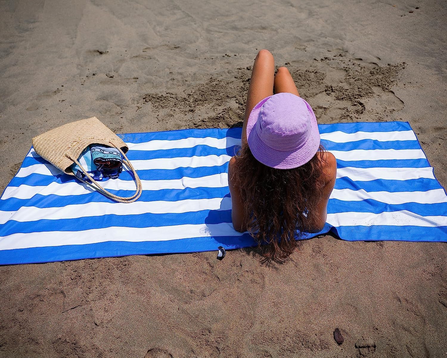 Elite Trend Microfiber Beach Towel - Large 63x31 Inch Sand Free Quick Dry Towel for Travel, Swimming, Pool, Yoga, Hiking, Camping β Lightweight Fast Drying Microfiber Towel Compact for Adults