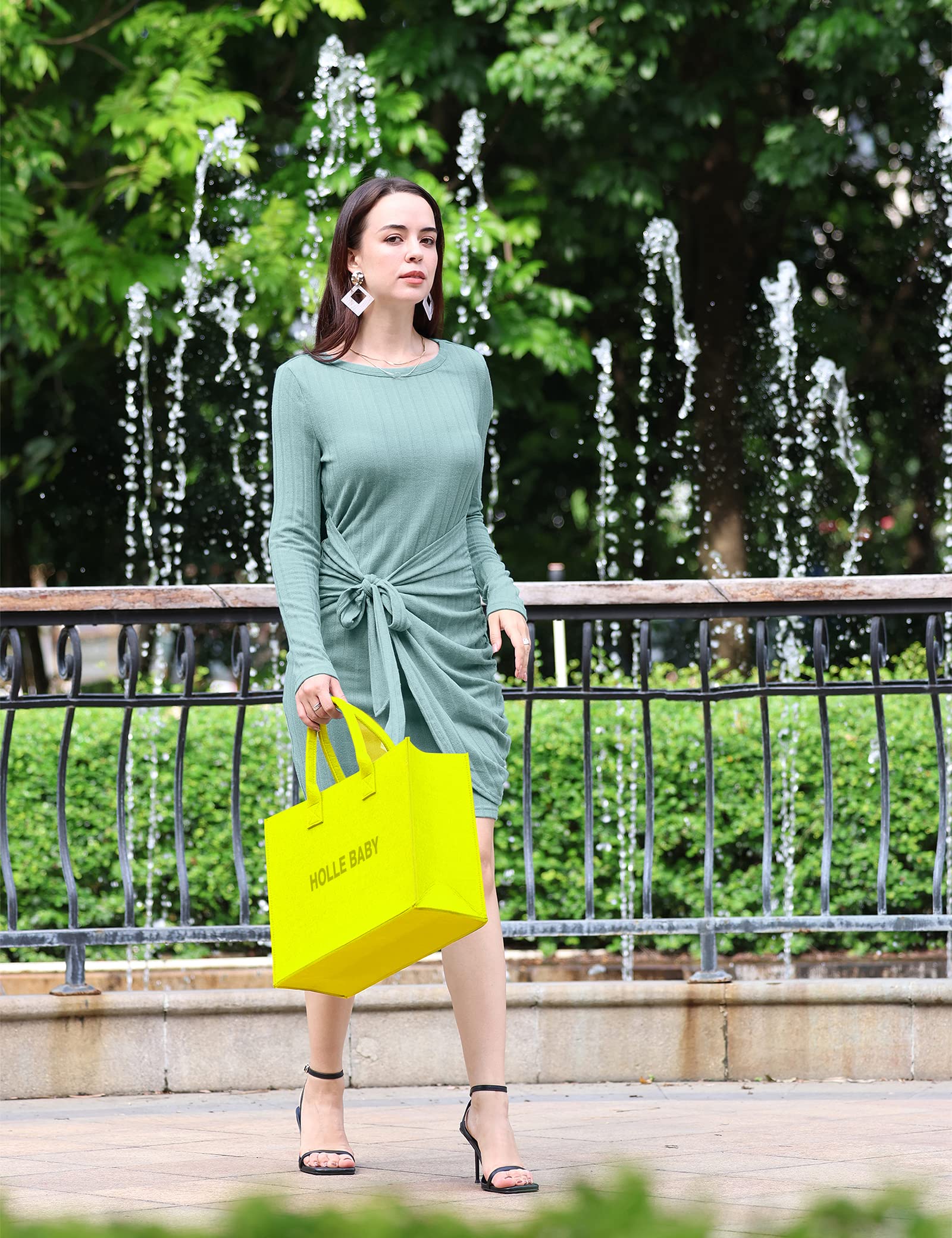 Golden cicada felt tote bags,reusable grocery bag It's a collapsible tote bag with handles suitable for reuse bags(yellow, Medium (16Lx11.8Wx7.1Hin)'