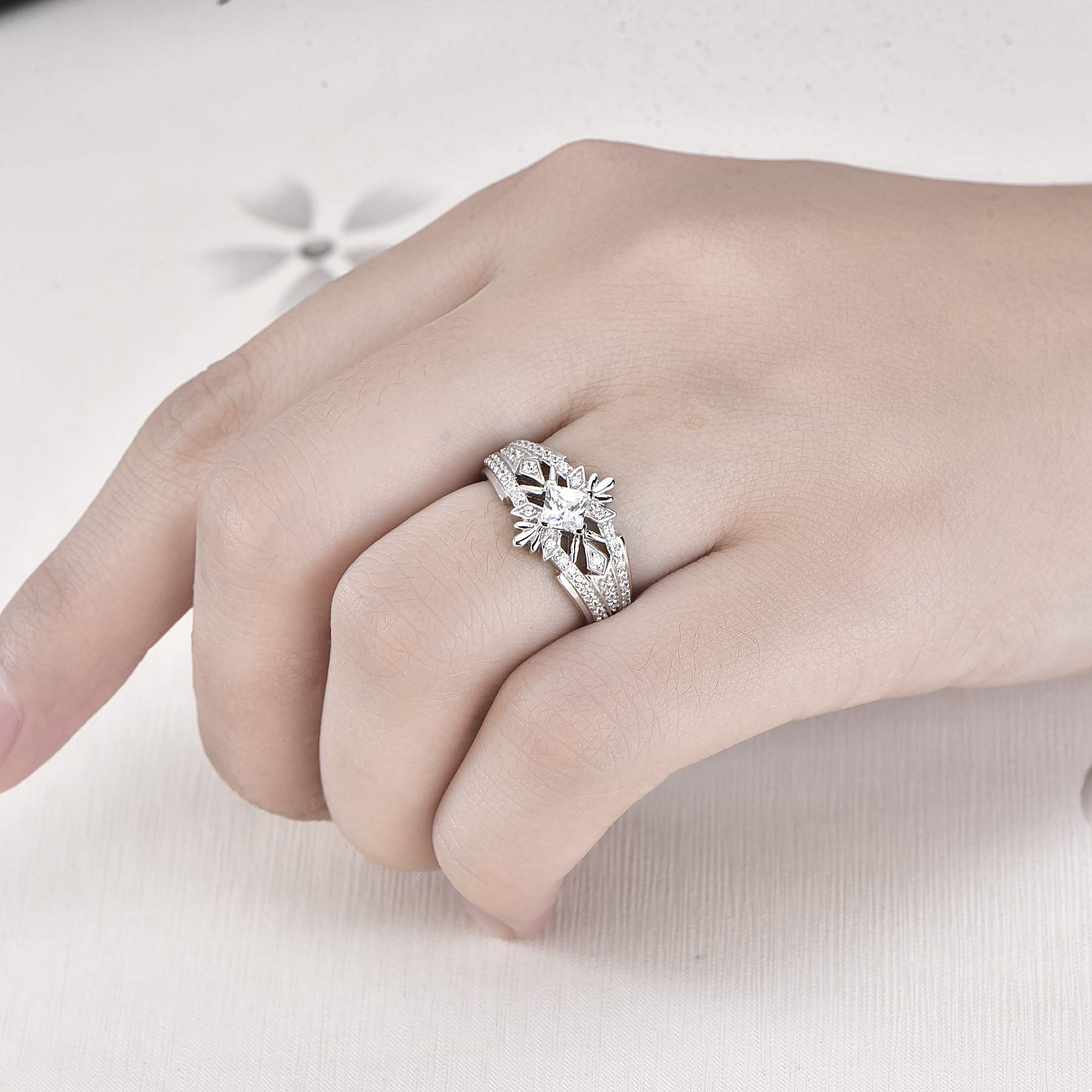 FJ Vintage Wedding Ring, Sterling Silver with Diamond Cut Stone, Square Stone Princess Ring (Size 6)
