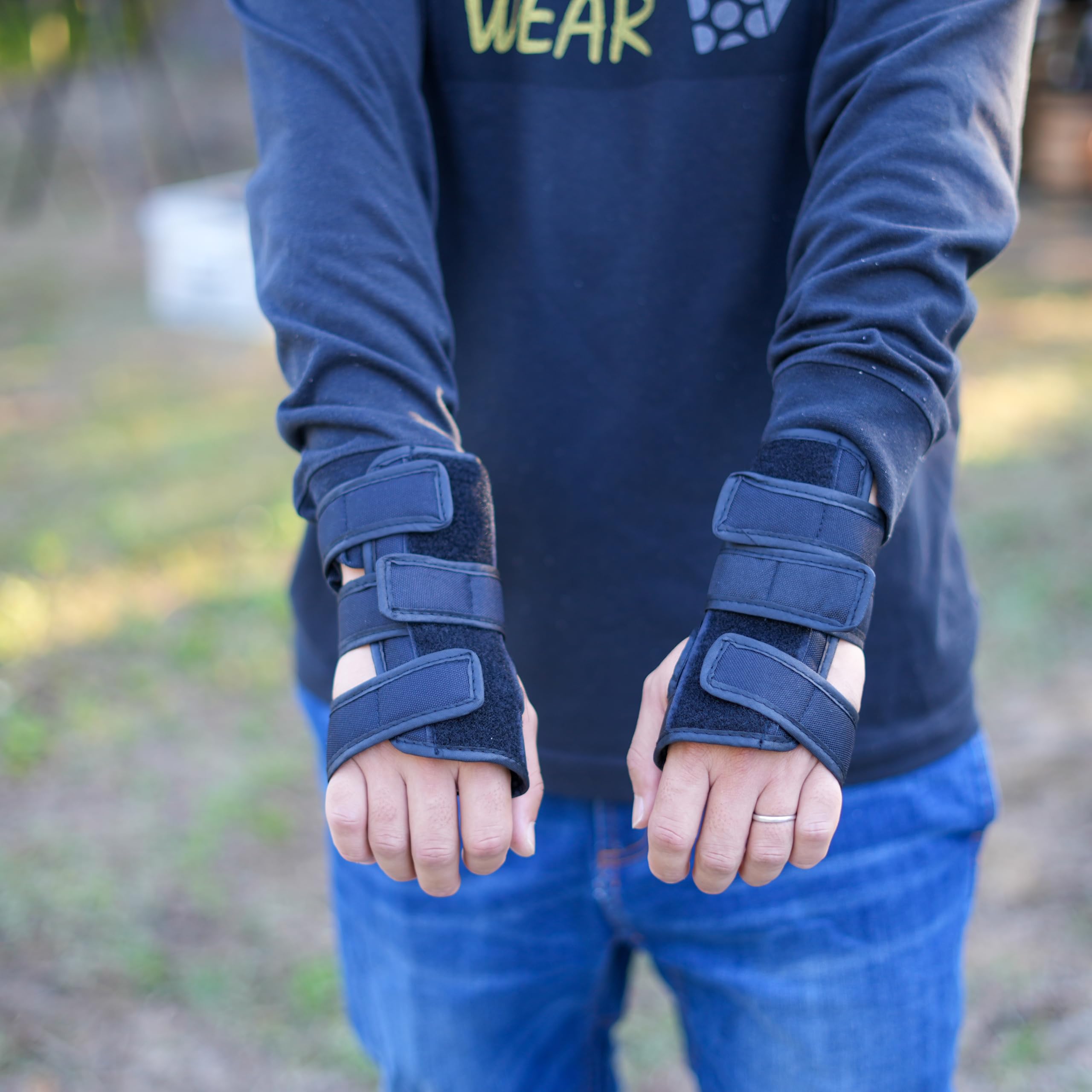 Elos Impact Wrist Guards for Skating Adult, Kids & Youth - Various Sizes, Comfy, Breathable & 3D Contouring - Ideal for Skateboard, Inline Skating, Rollerblade Men & Women (Wrist Guards, Small)