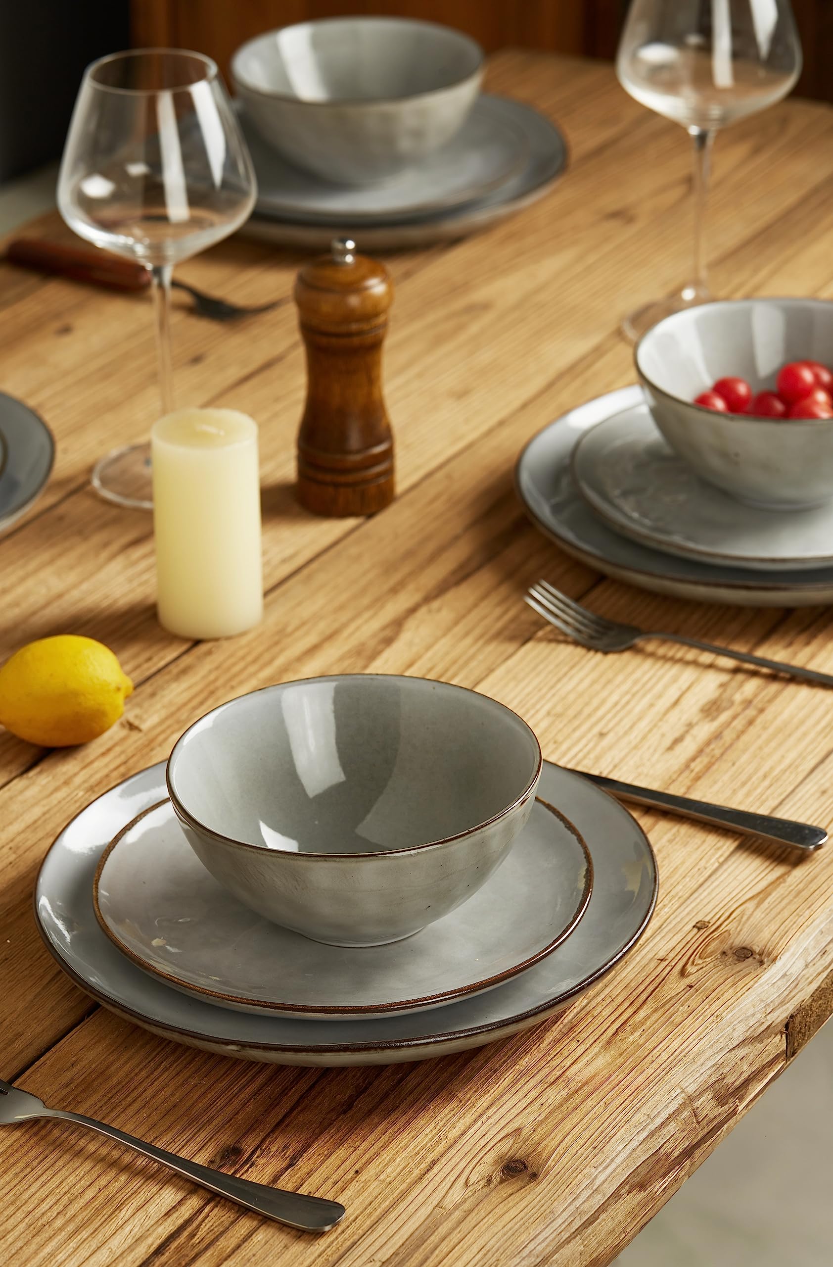Famiware Dinnerware Sets for 4, Ocean Round 12-Piece Kitchen Plates and Bowls Sets, Reactive Glaze, Microwave and Dishwasher Safe, Scratch Resistant, Grey