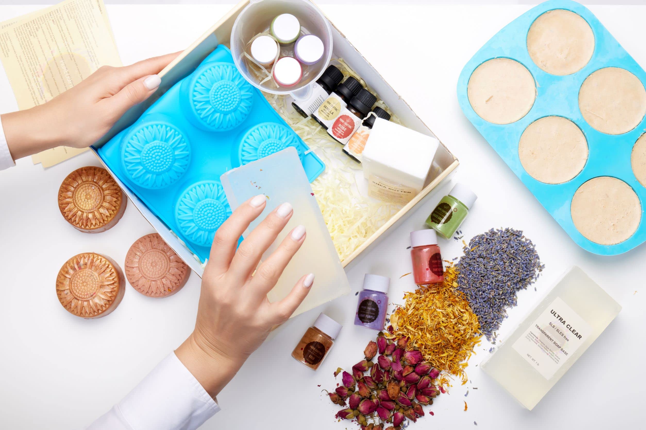 DIY Soap Making Kit - Soap Making Supplies with 1lb Shea Butter Soap Base & 1lb Ultra Clear Soap Base, 4 Mica Powders & 4 Essential Oils β 1 Silicone Soap Mold with Spatula & Dried Flowers