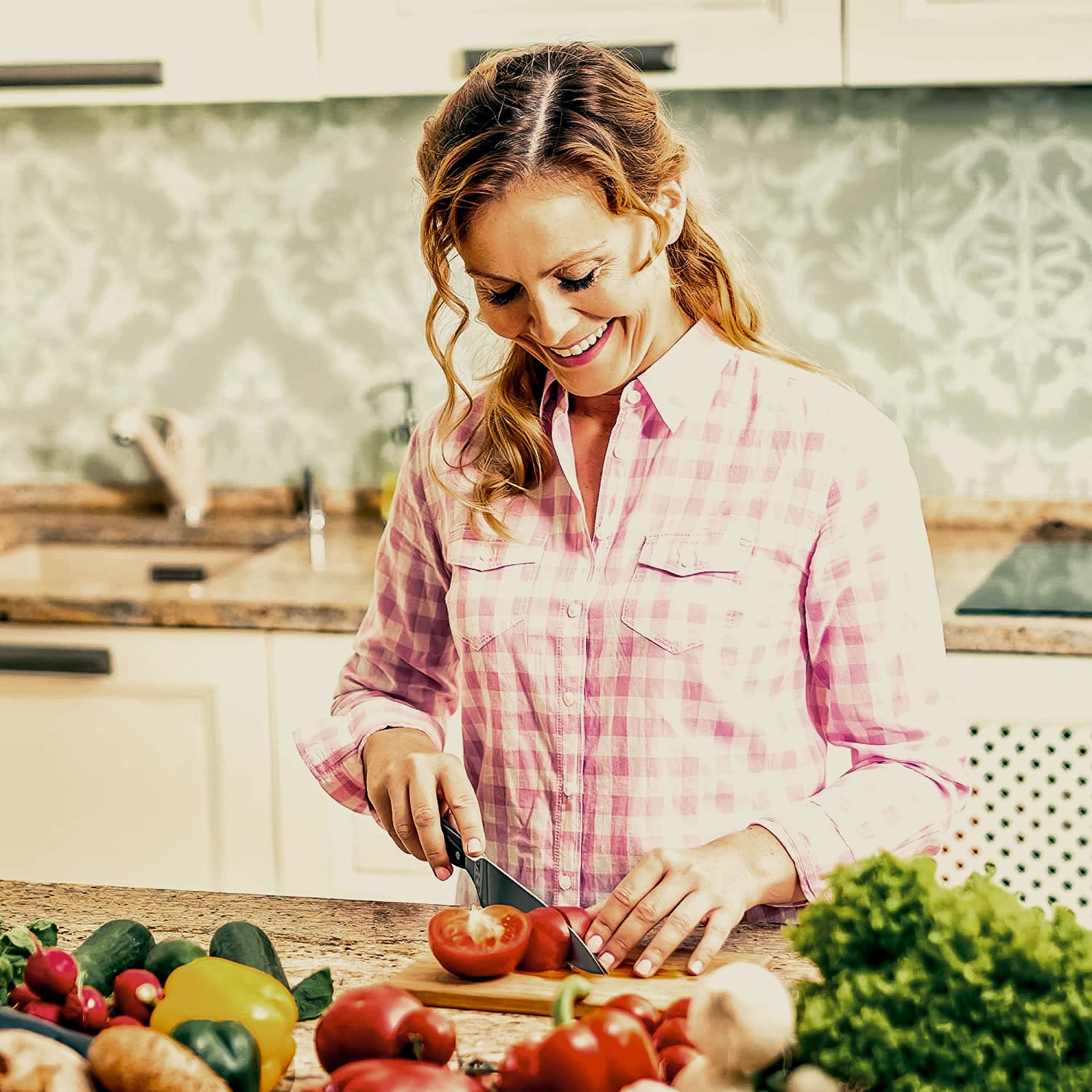 Mama's Great 8 Inch Chef Knife. Razor Sharp Full Tang Blade & Ergonomic Pakkawood Handle. Professional Chef Knife For Daily Cooking, Mincing, Slicing And Dicing. Comes In A Giftable Box.