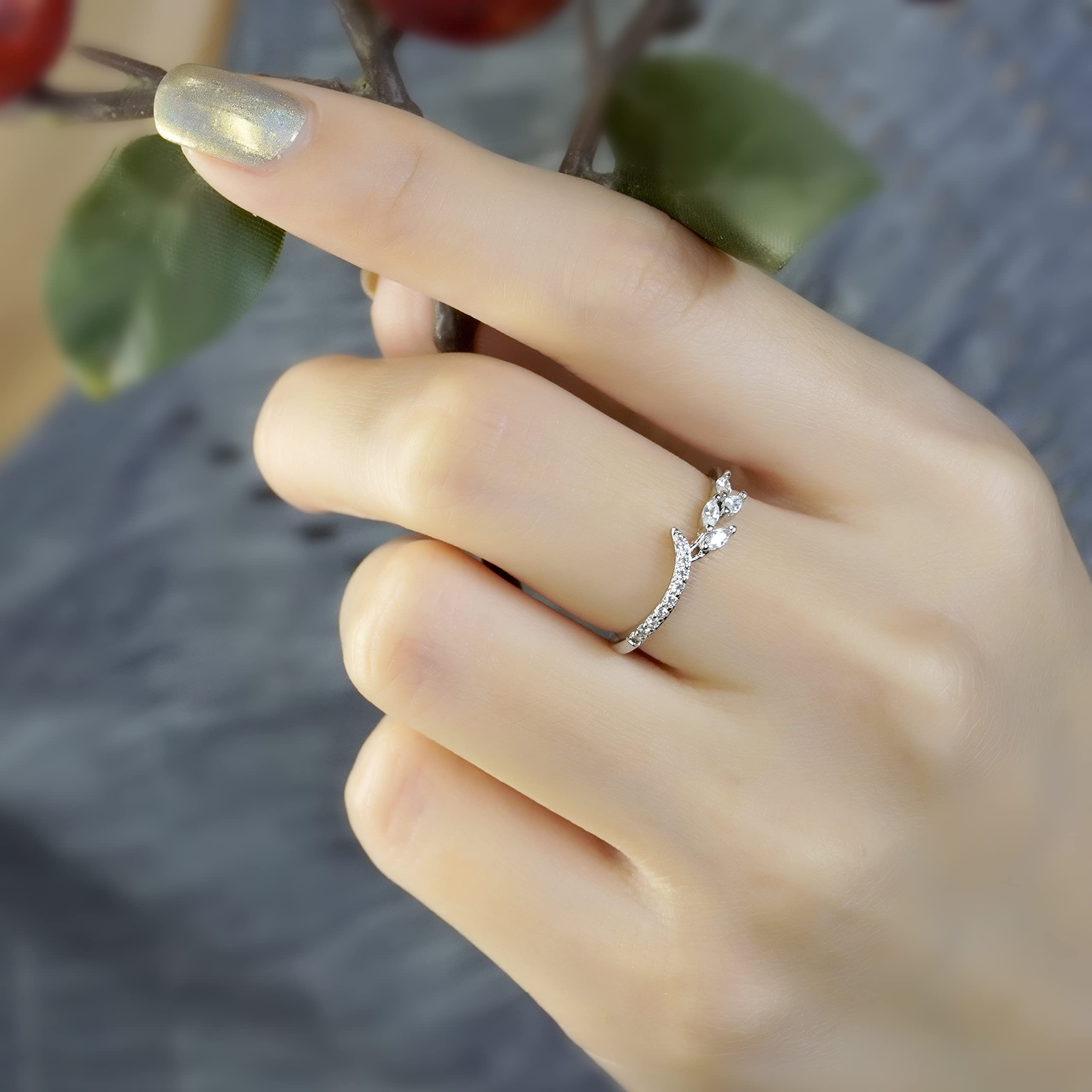 GLOQUAT 925 Sterling Silver Plated Rings for Women Girls Classic Leaf Ring Cubic Zirconia Stackable Rings Wedding Band with Clear CZ Diamond Dainty Silver Rings Statement Eternity Rings Size 9