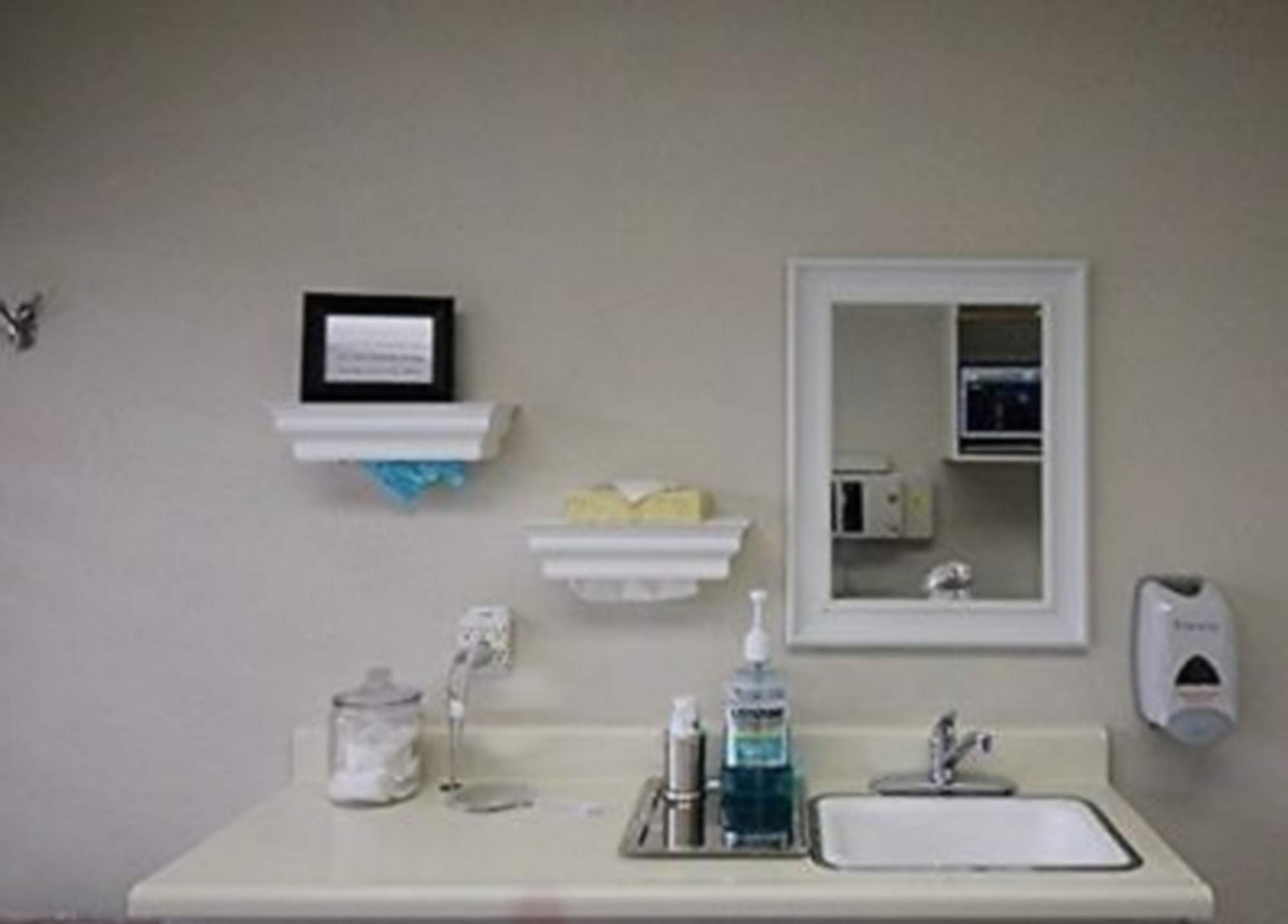 HealthyShelf White ABS Plastic MultiFold Paper Towel Dispenser - Wall Mount Shelf - Handy Multi-Use Decorative Shelf Dispenser for Bath, Kitchen, Laundry Room