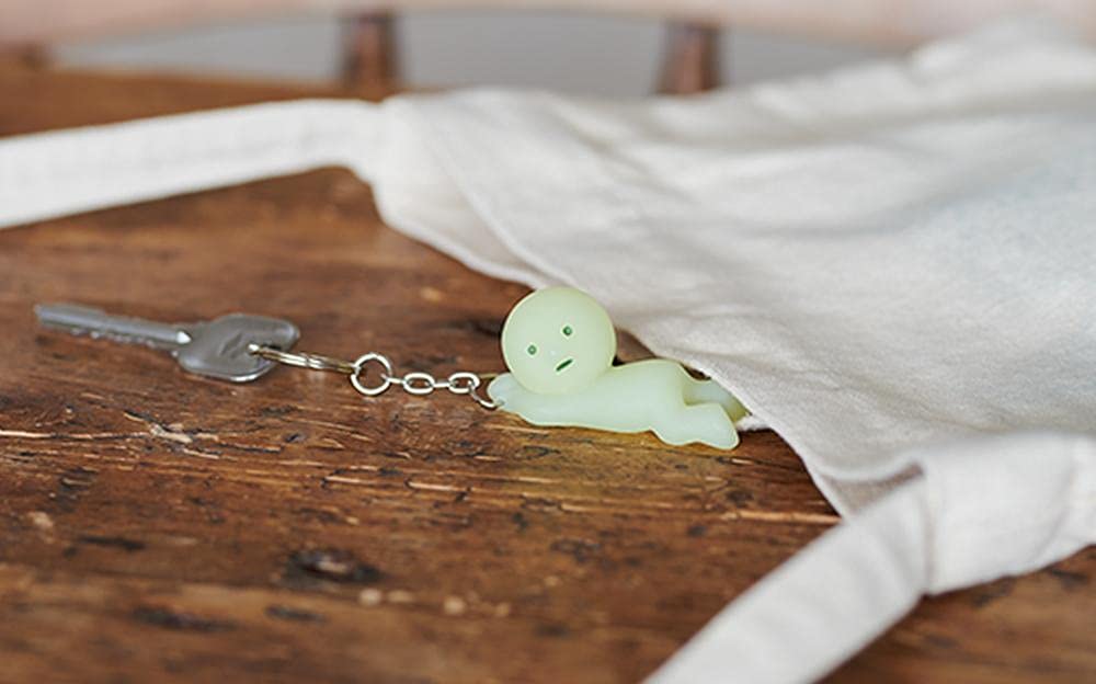 Dreams - Smiski Glow in The Dark Keychain - Grabbing