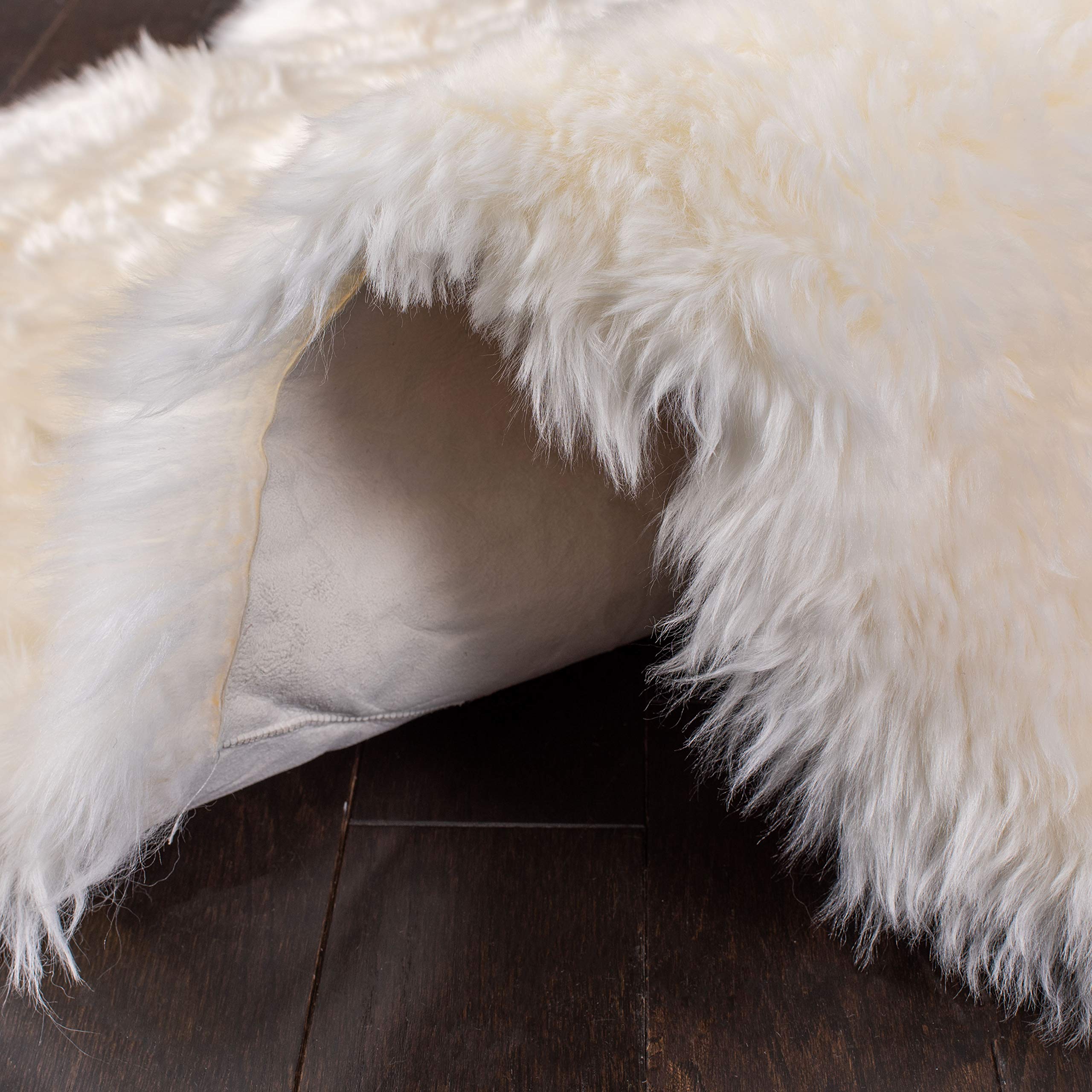 SAFAVIEH Sheep Skin Collection 3' x 5' White SHS121A Handmade Rustic Glam Genuine Pelt 3.4-inch Extra Thick Area Rug