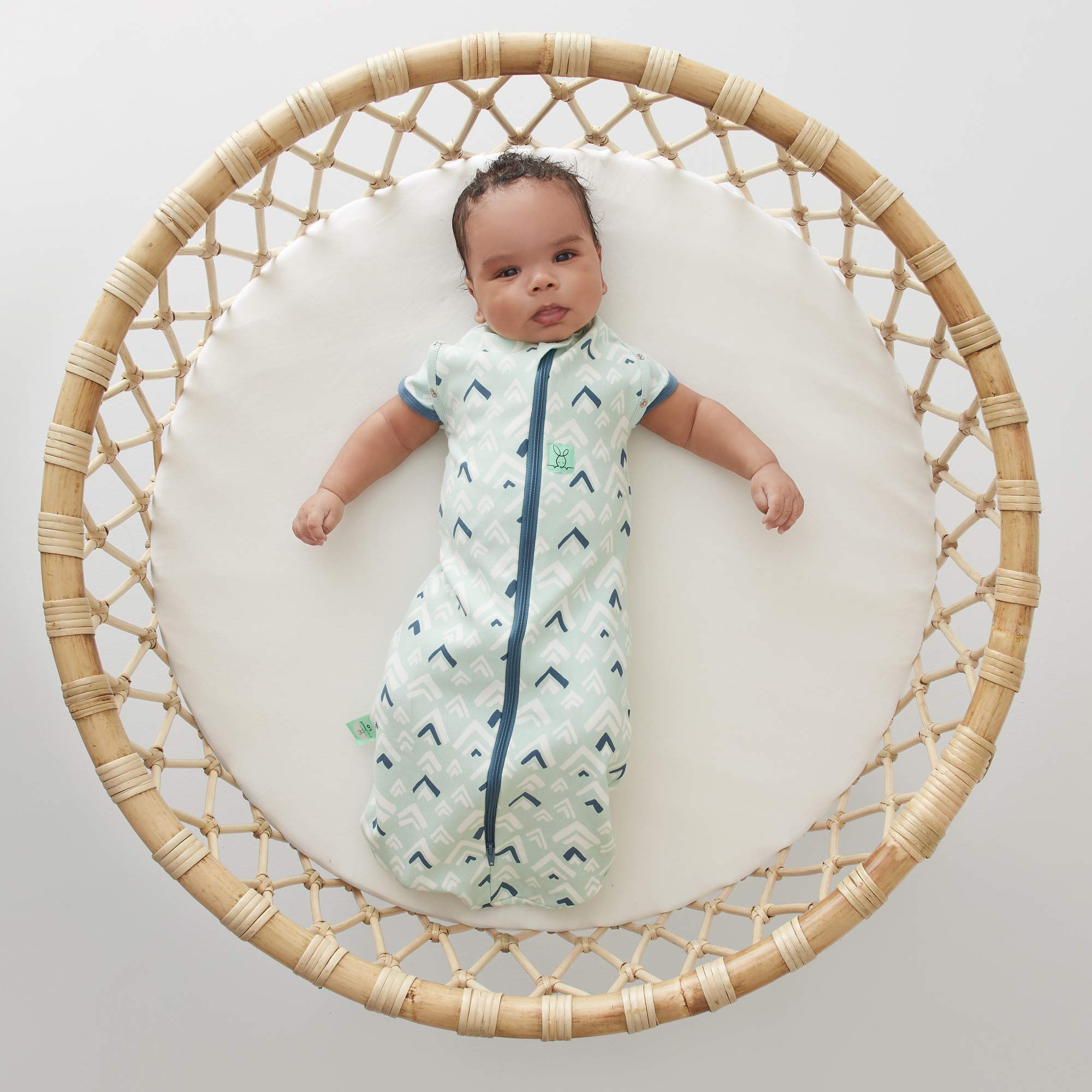 ergoPouch 1 tog Cocoon Swaddle Bag- 2 in 1 Swaddle Transitions into arms Free Wearable Blanket Sleeping Bag. 2 Way Zipper for Easy Diaper Changes (Mountains, 3-12 Months)