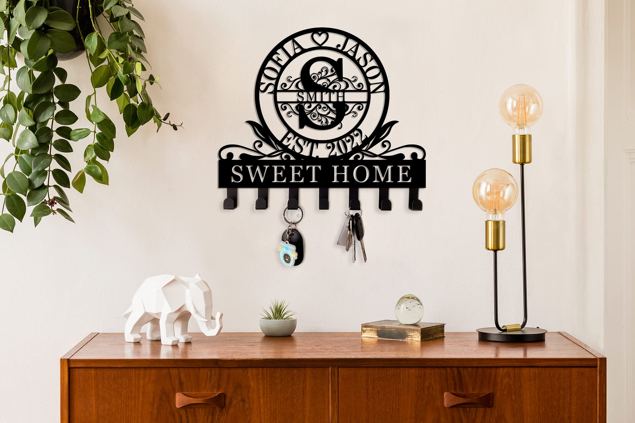 efcustomgifts Personalized Metal Key Holder with Family Name, Key Hooks for Wall, Key Rack, Coat Hooks, Gifts for Mom