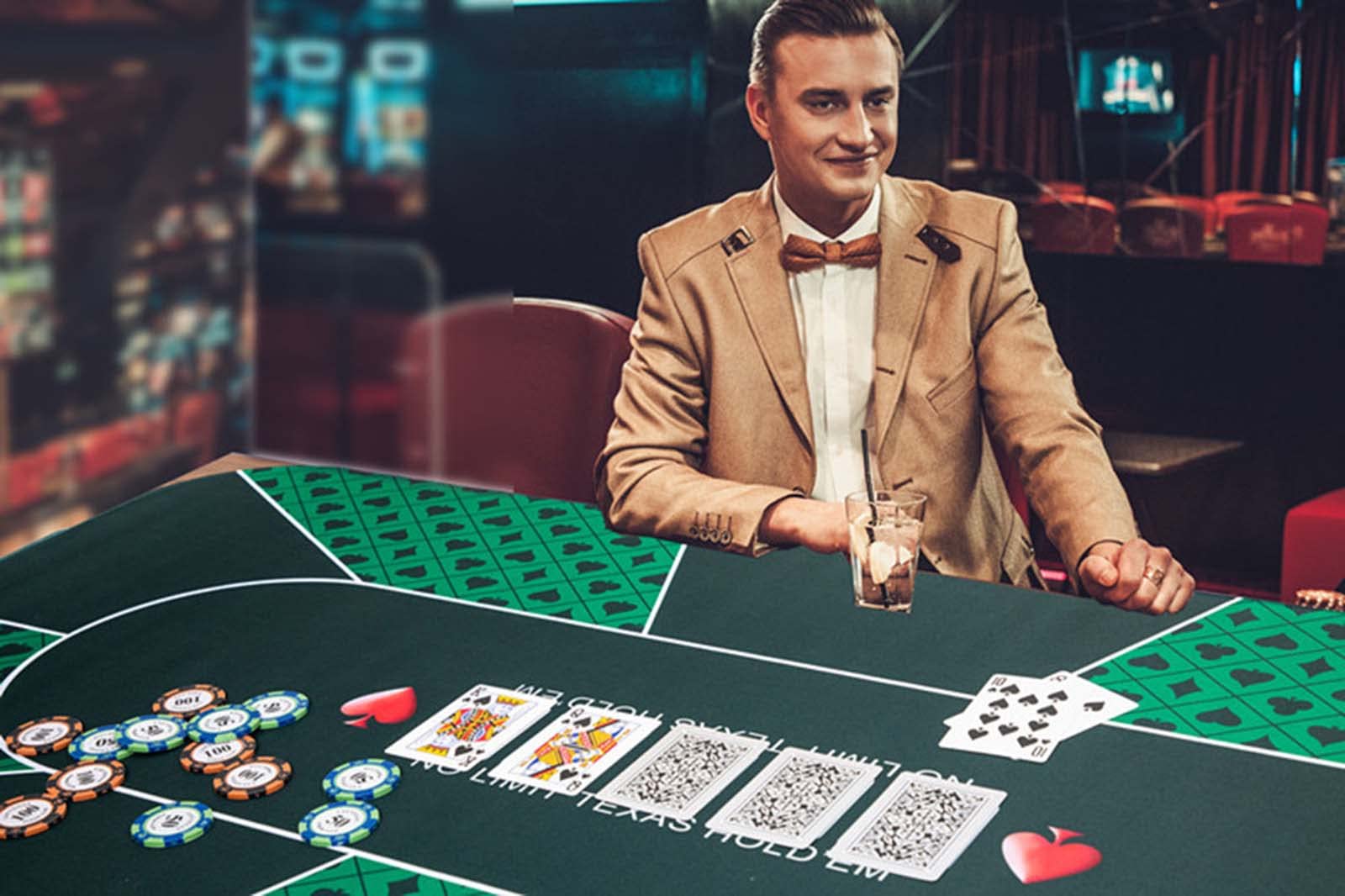 Harfirbe 47 x 24inch Professional Poker Mat, Portable Rubber Waterproof Poker Table Cover 8 Player Layout with Carry Bag for Any Table Game Like Poker Blackjack (Dark Green)