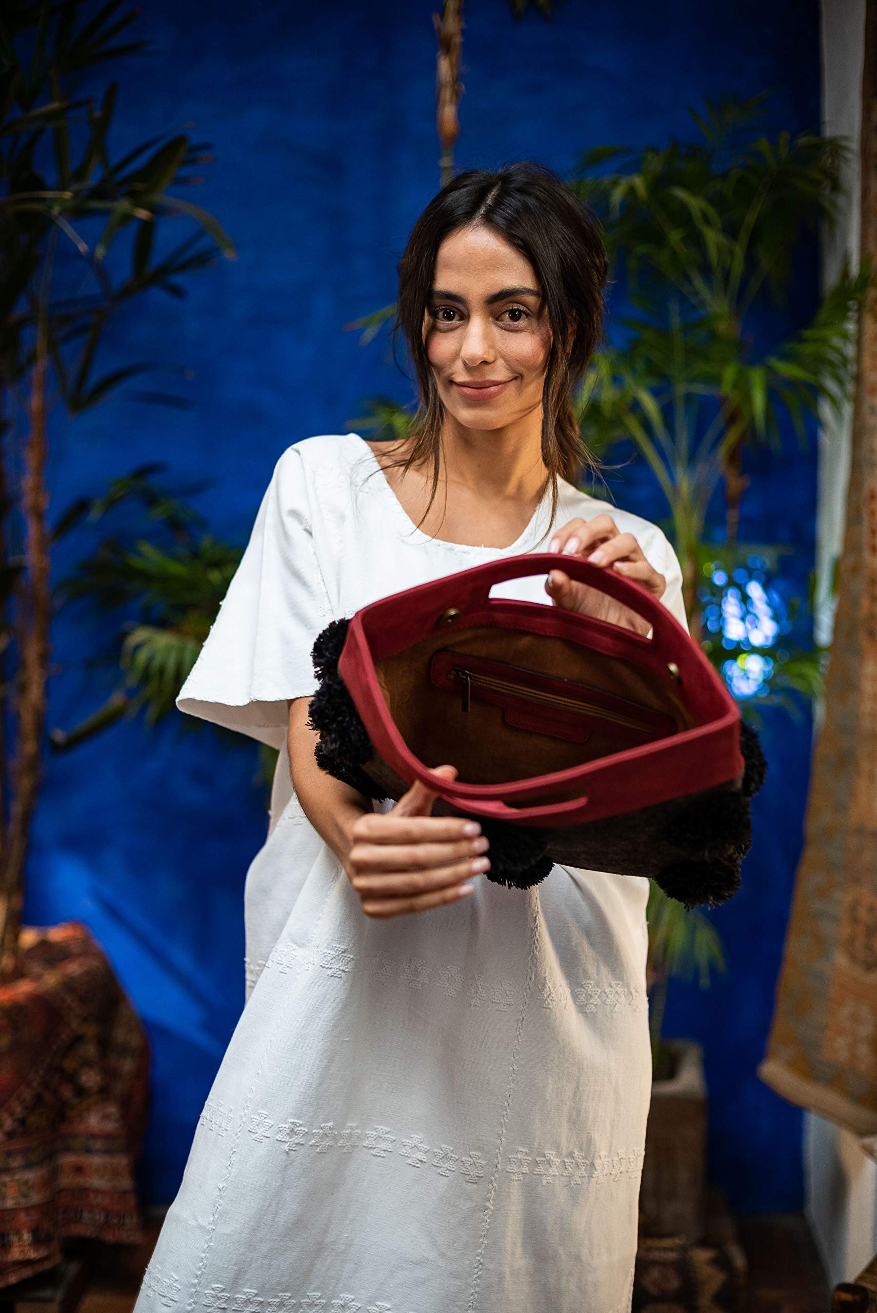 Hand-woven in Chiapas backstrap wool loom and cowhide natural leather clutch. (Leather-Wool Red-Black)