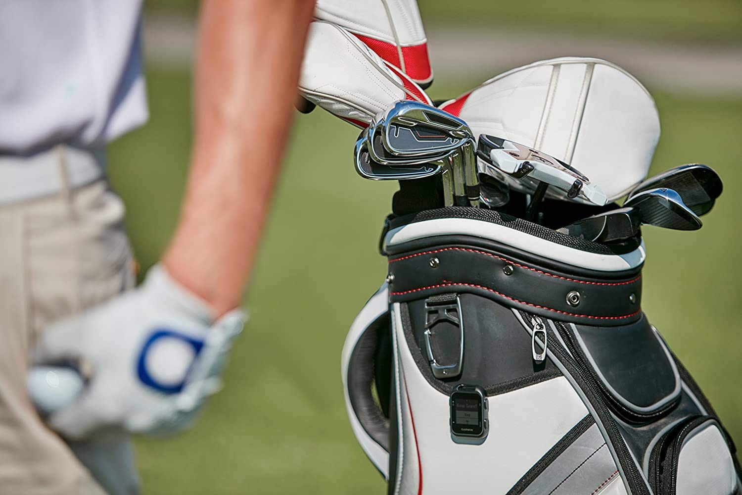 Garmin Approach G10: Compact and Accurate Golf GPS with Worldwide Coverage (Renewed)