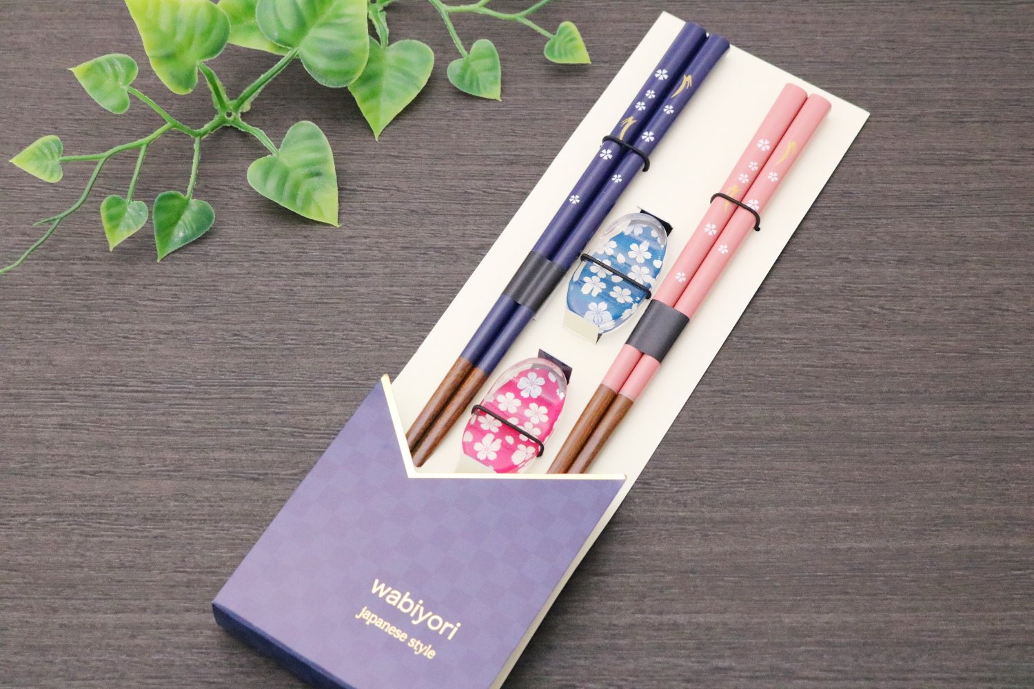 Ishida Chopsticks, Made in Japan, Black/Pink, Product Size: Chopsticks: 9.1 inches (23 cm), 8.3 inches (21 cm), Chopsticks Rest: 1.8 x 1.0 x 0.2 inches (4.5 x 2.5 x 0.7 cm)