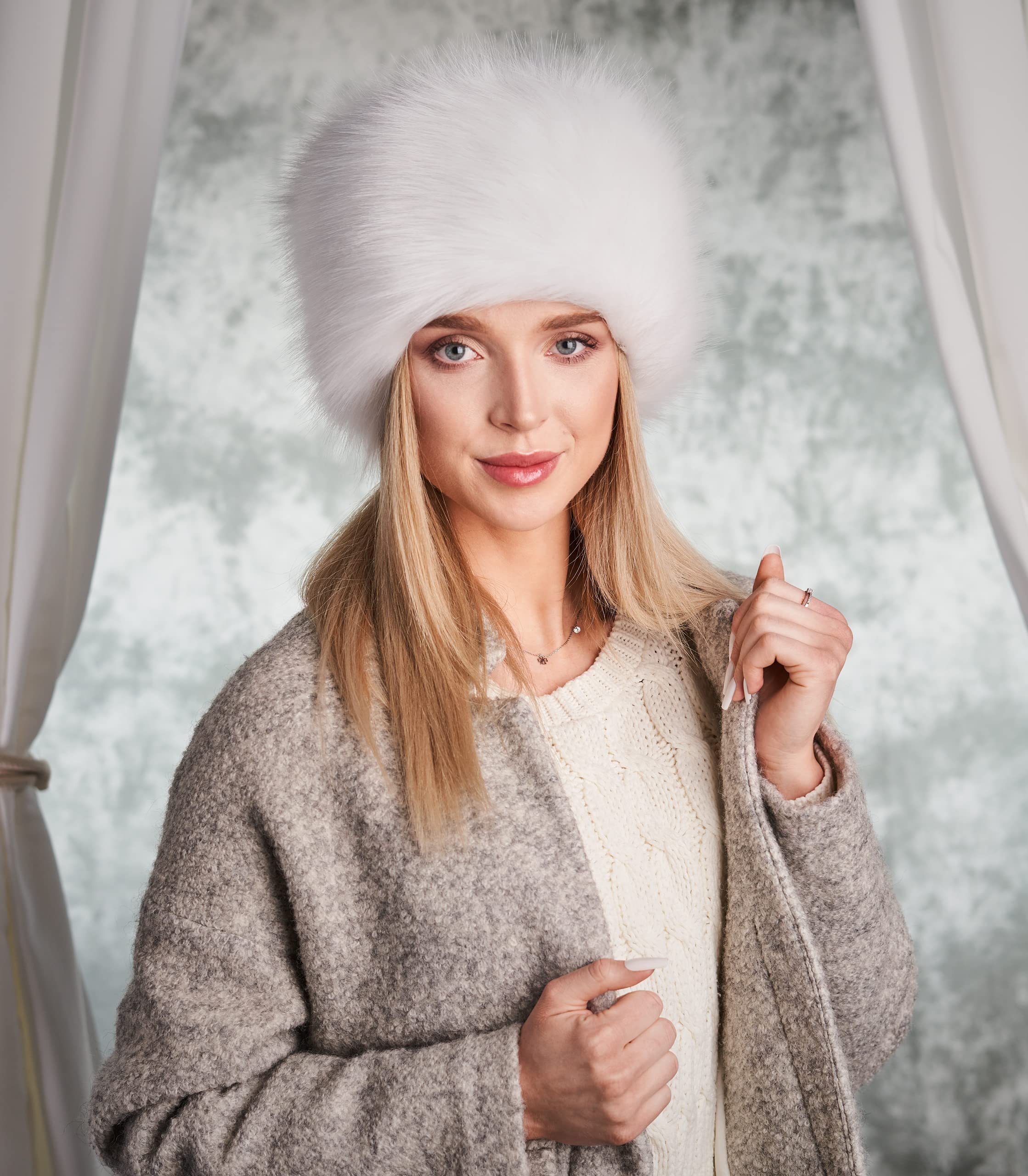 Futrzane Classic Cossack Hat - Faux Fur Hats for Women - Warm Furry Russian Hat (M, White Classic)