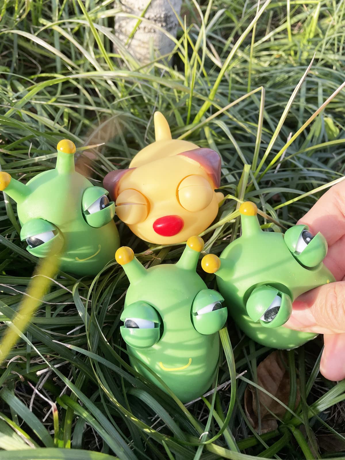 LBKKC Funny Grass Worm Pinch Toy, 4Pcs Eye Bouncing Popping Worm Stress Relief Toy, Novelty Stress Relief Squeeze Toys