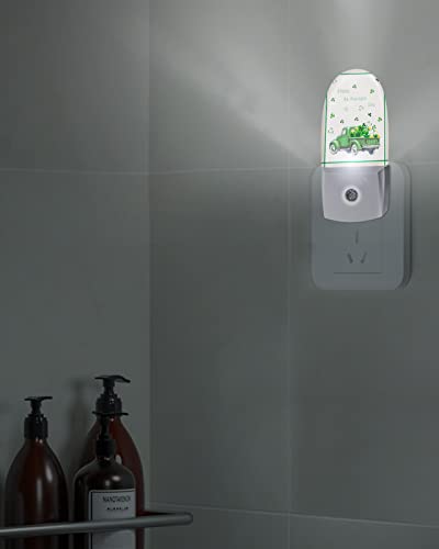 RisQiten St. Patrick's Day Night Light, LED Plug in Night Light, Green Striped Board Truck Clover Night Lights with Dusk to Dawn Sensor Decorative Kids/Adults Nightlight for Bedroom Bathroom