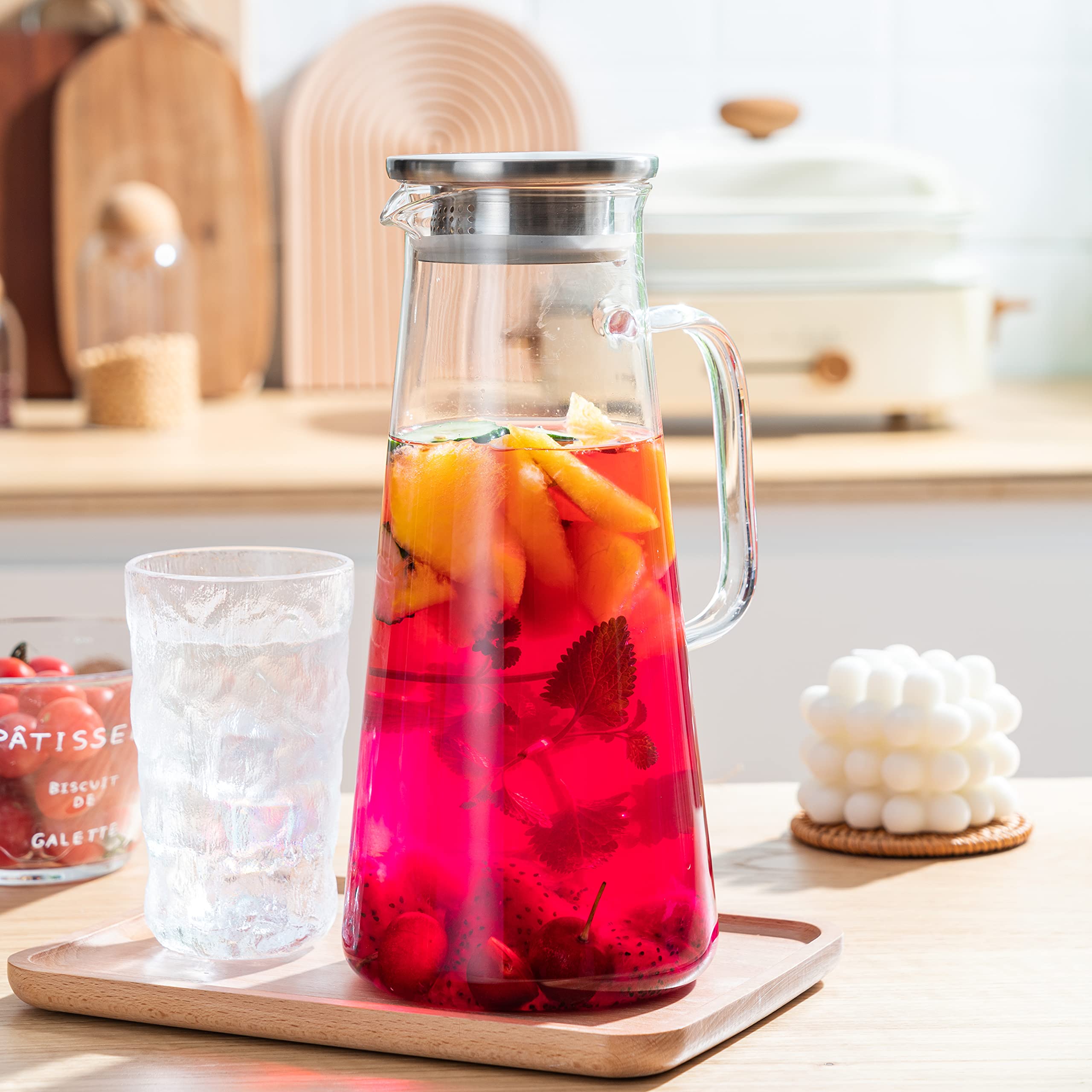 Karafu Pitcher, 68Oz Glass Pitcher with Lid, Easy Clean and Heat Resistance Borosilicate Glass Jug for Hot or Cold Water, Milk, Ice Tea and Juice Beverage
