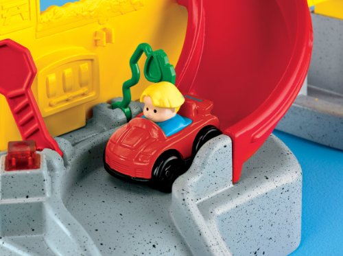 Fisher-Price Little People Wheelies Stand 'n Play Rampway
