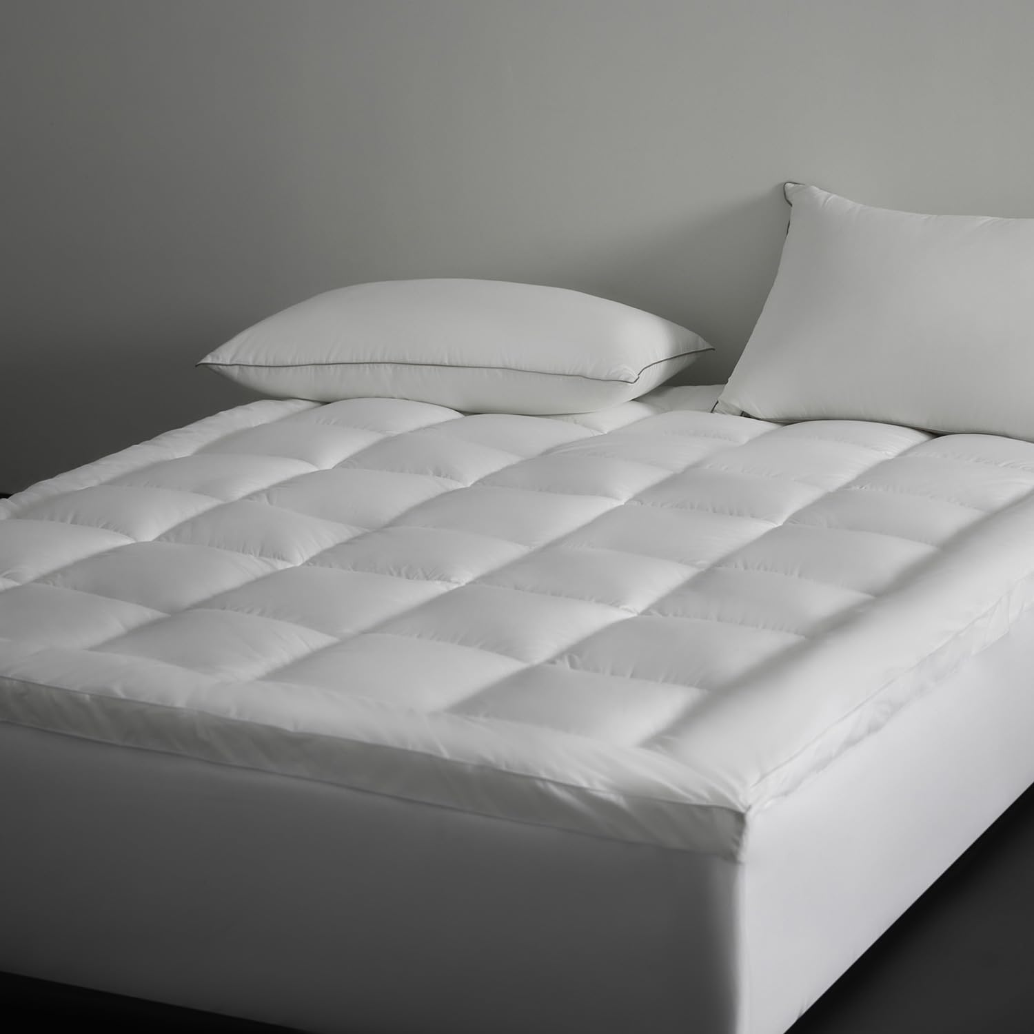 Royoliving Queen Size Mattress Topper Extra Thick Mattress Pads Cover Fluffy Soft Elastic Mattress Protector Cotton Top 18" Deep Pocket Cooling Breathable Mattress Topper (60x80 Inches)