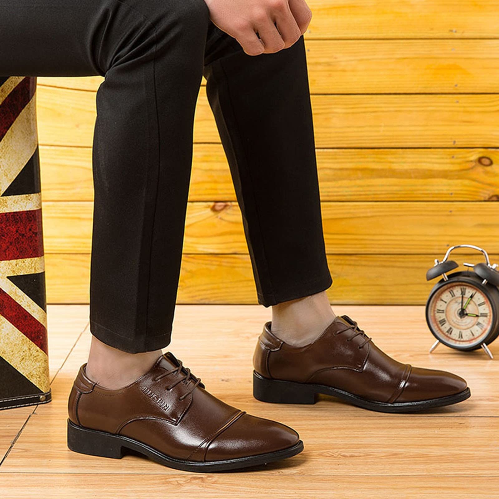 Fashion Summer and Autumn Men Leather Shoes Low Heel Pointed Toe Lace Up Solid Color Simple British Style Casual Dress Boot Brown