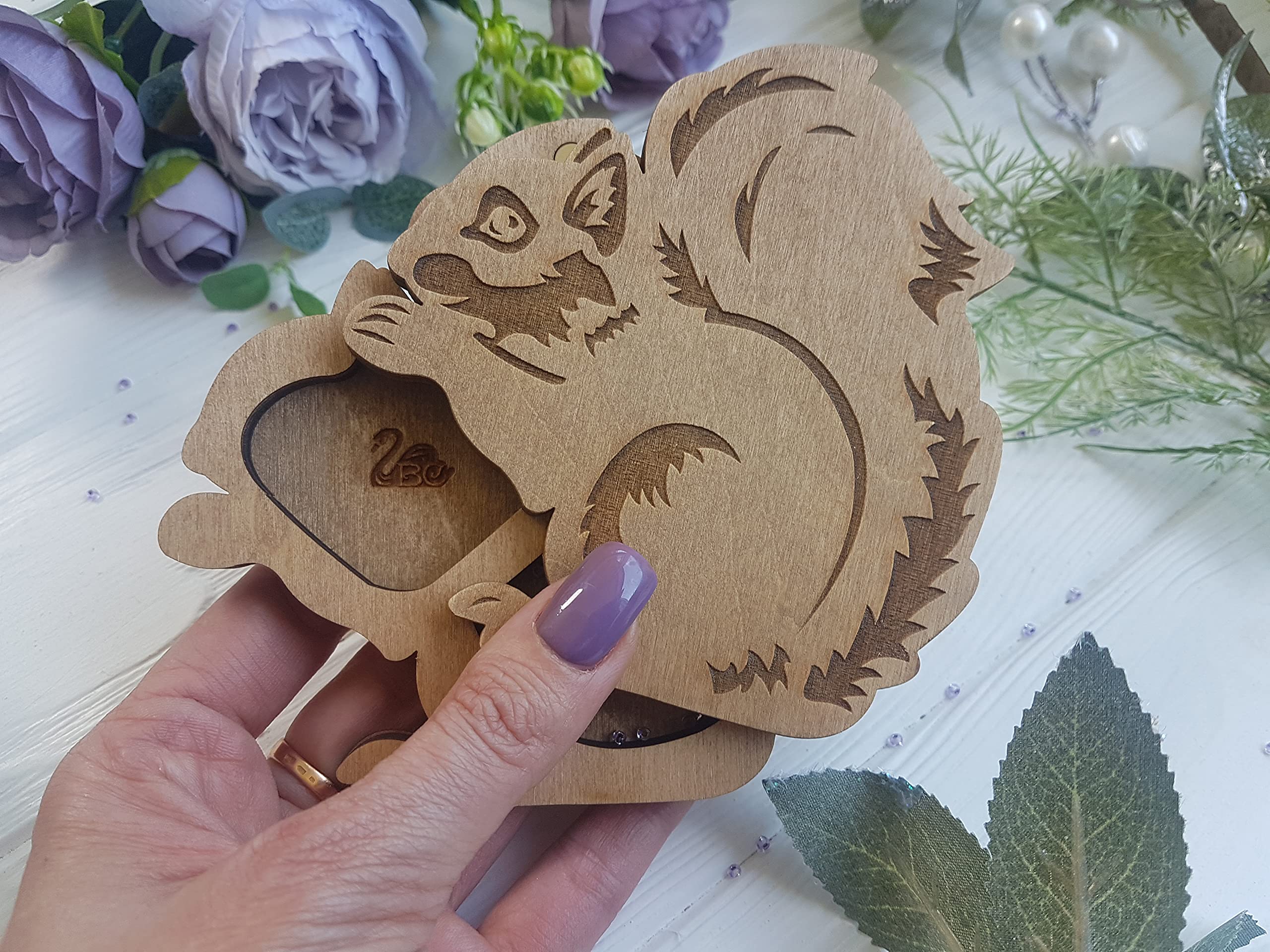 Wooden embroidery diamond painting accessories storage box Beads organizer with wooden lid Tray Divider Jewelry Box Needlework bead holder (Squirrel)