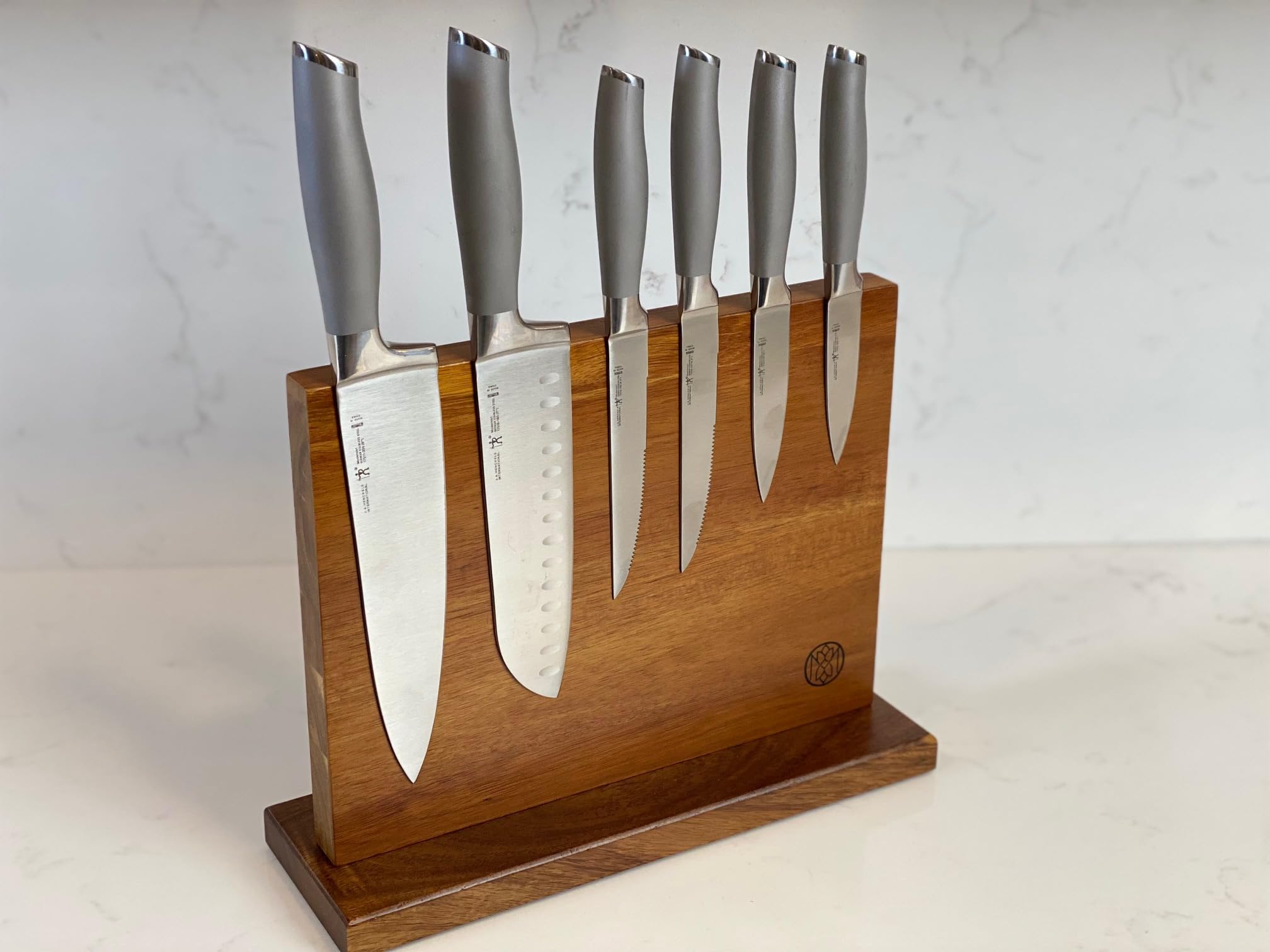 Omni Felix Magnetic Knife Block, Clean and Efficient Knife Holder and Storage, Beautiful Natural Acacia Wood Knife Display Stand, Strong Magnetic Double Sided Kitchen Knife Holder