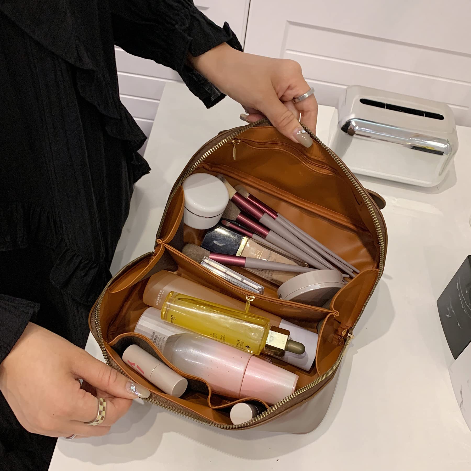 Large Capacity Travel Cosmetic Bag,Multifunctional Storage Makeup Bag for Women,PU Leather Portable Opens Flat Makeup Bag,Cosmetic Bag with Handle and Divider for Toiletries