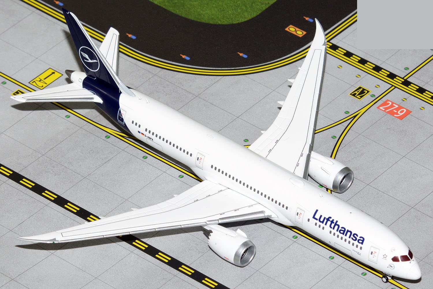 GeminiJets GJDLH2046 Lufthansa Boeing 787-9 Dreamliner D-ABPA; Scale 1:400