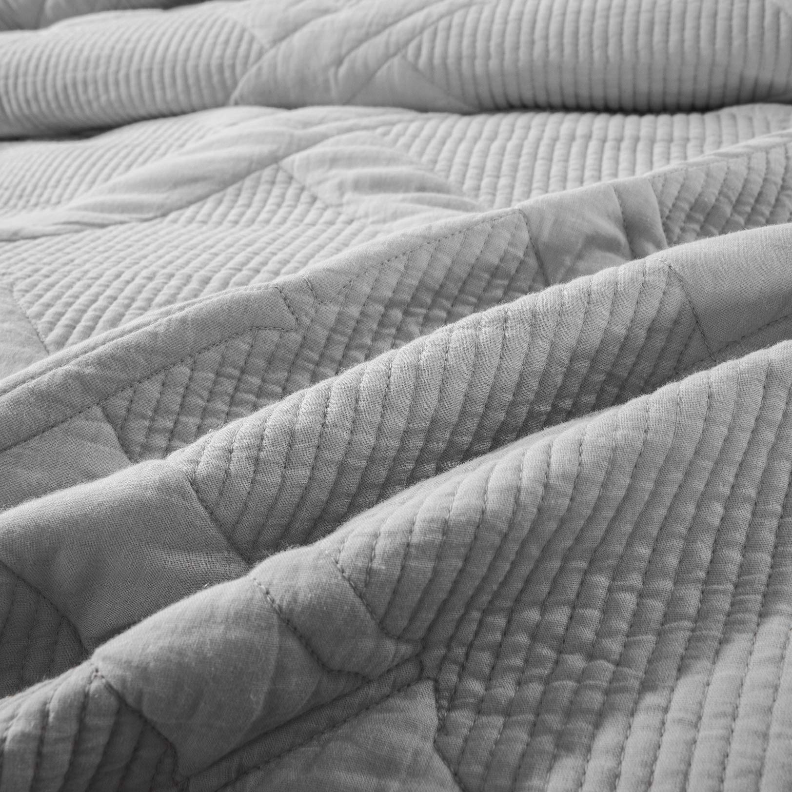 Tache Solid Light Grey Silver Soothing Pastel Soft Cotton Geometric Diamond Stitch Pattern Lightweight Quilted Bedspread 3 Piece Set, King
