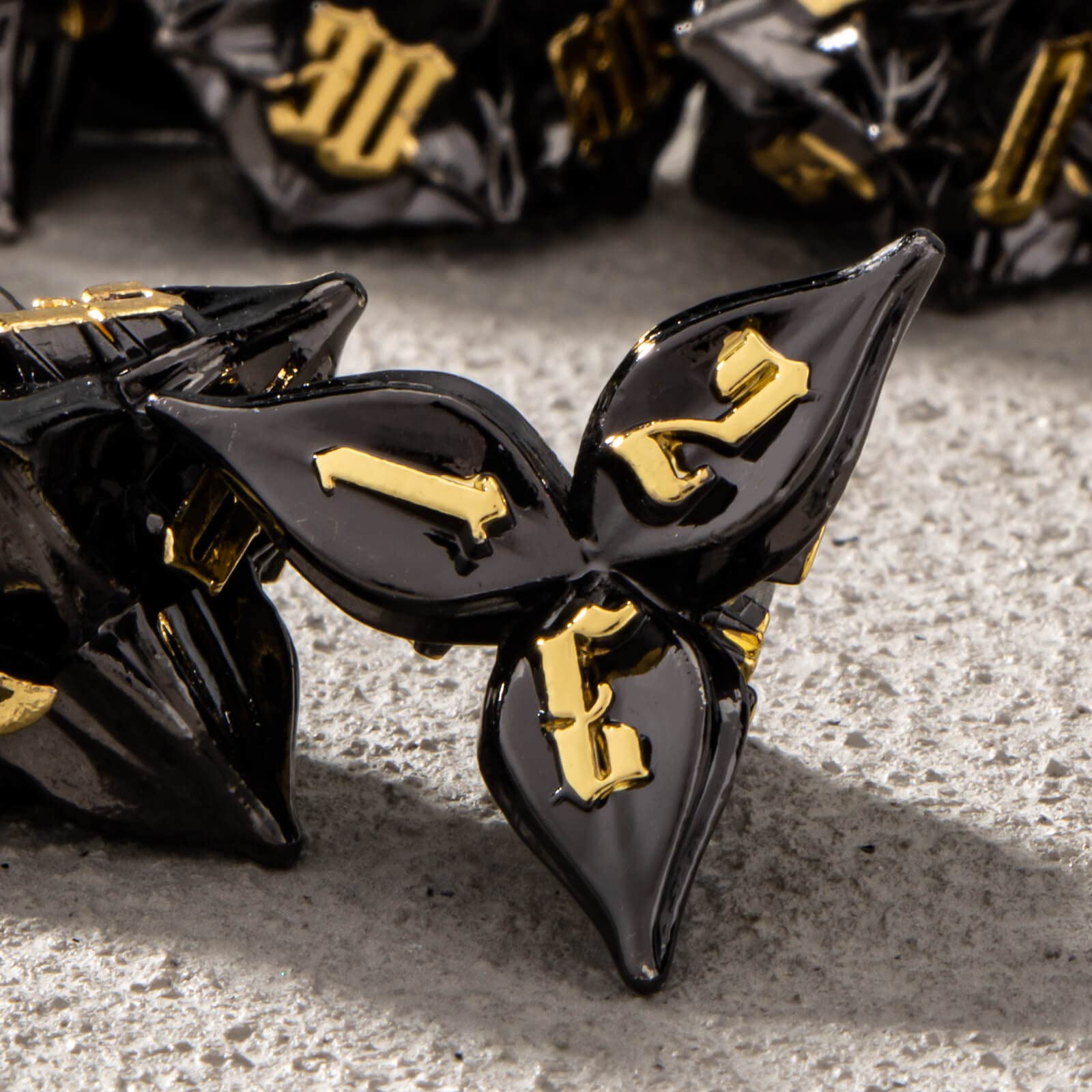 KERWELLSI Metal DND Dice Set, Leaf Black D&D Dice Set with Box, 7 Piece Dungeons and Dragons Dice, Role Playing D and D Dice, RPG Polyhedral Dice Set D20 D12 D10 D8 D6 D4