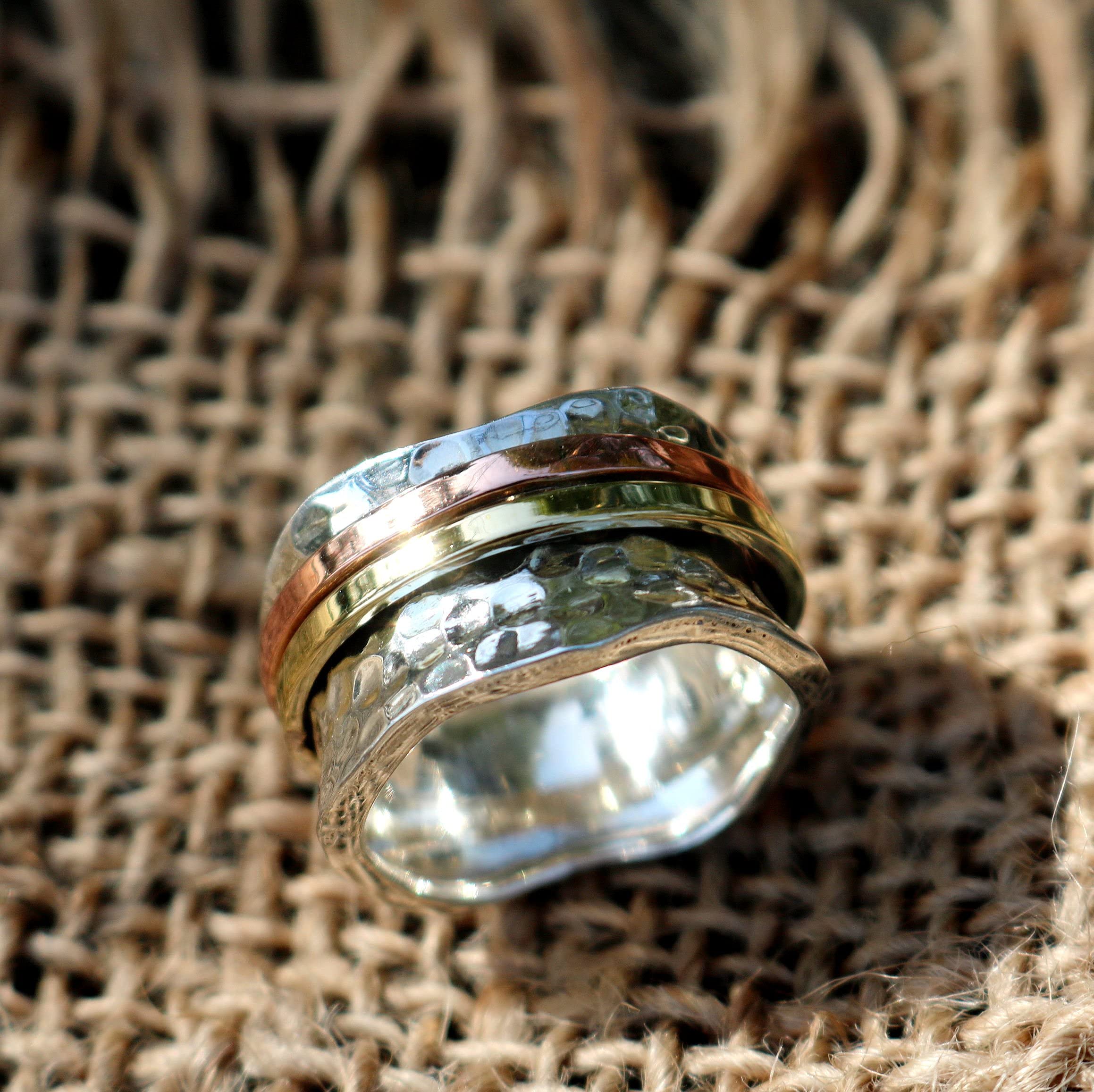 ENERGY STONE BREEZE Classic Hammered Pattern Brass and Copper Spinners Meditation Ring (Style 797) (8)
